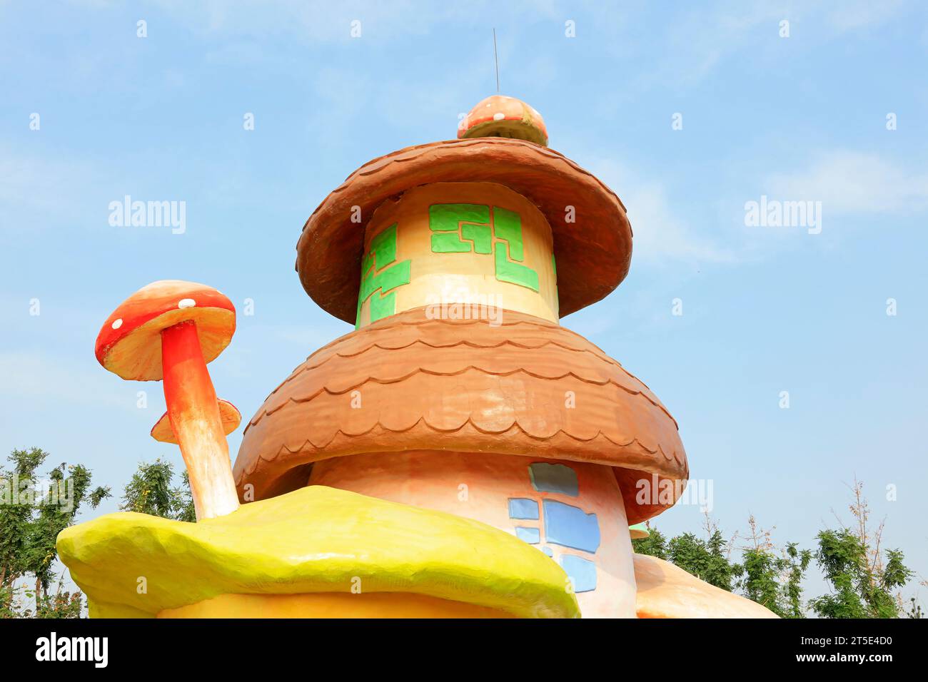 mushroom shape building Stock Photo - Alamy