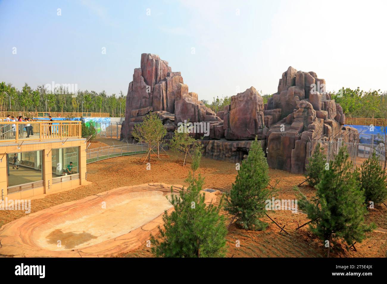 bear pavilion in a zoo Stock Photo - Alamy