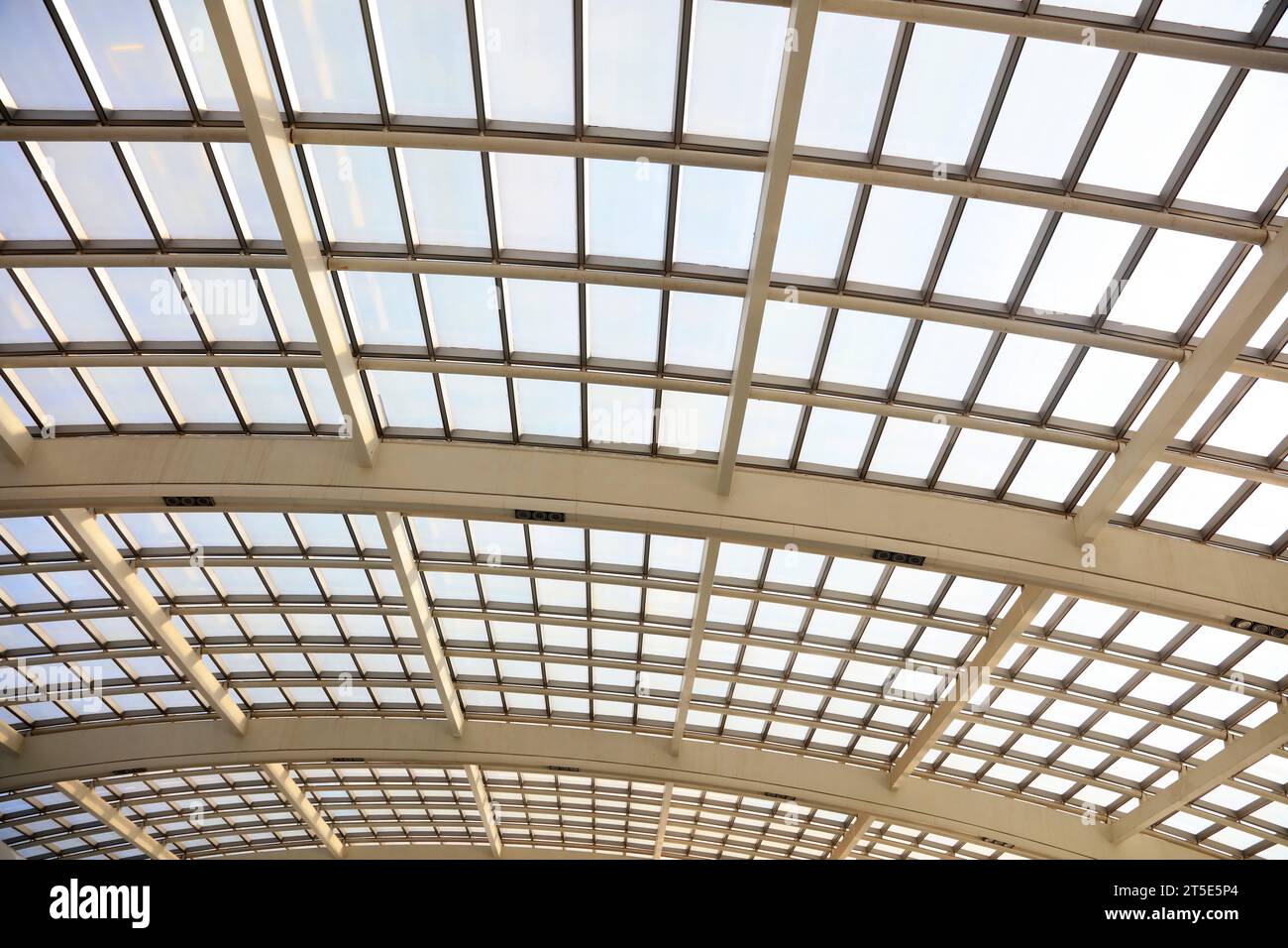 Steel tube truss Stock Photo - Alamy