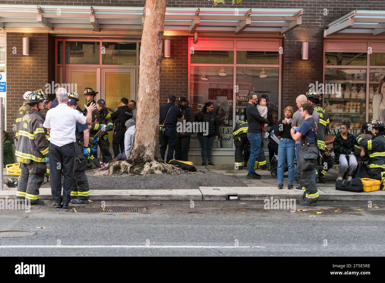 Seattle, USA. 4th Nov 2023. Just before 4:00pm Seattle Fire and Police ...