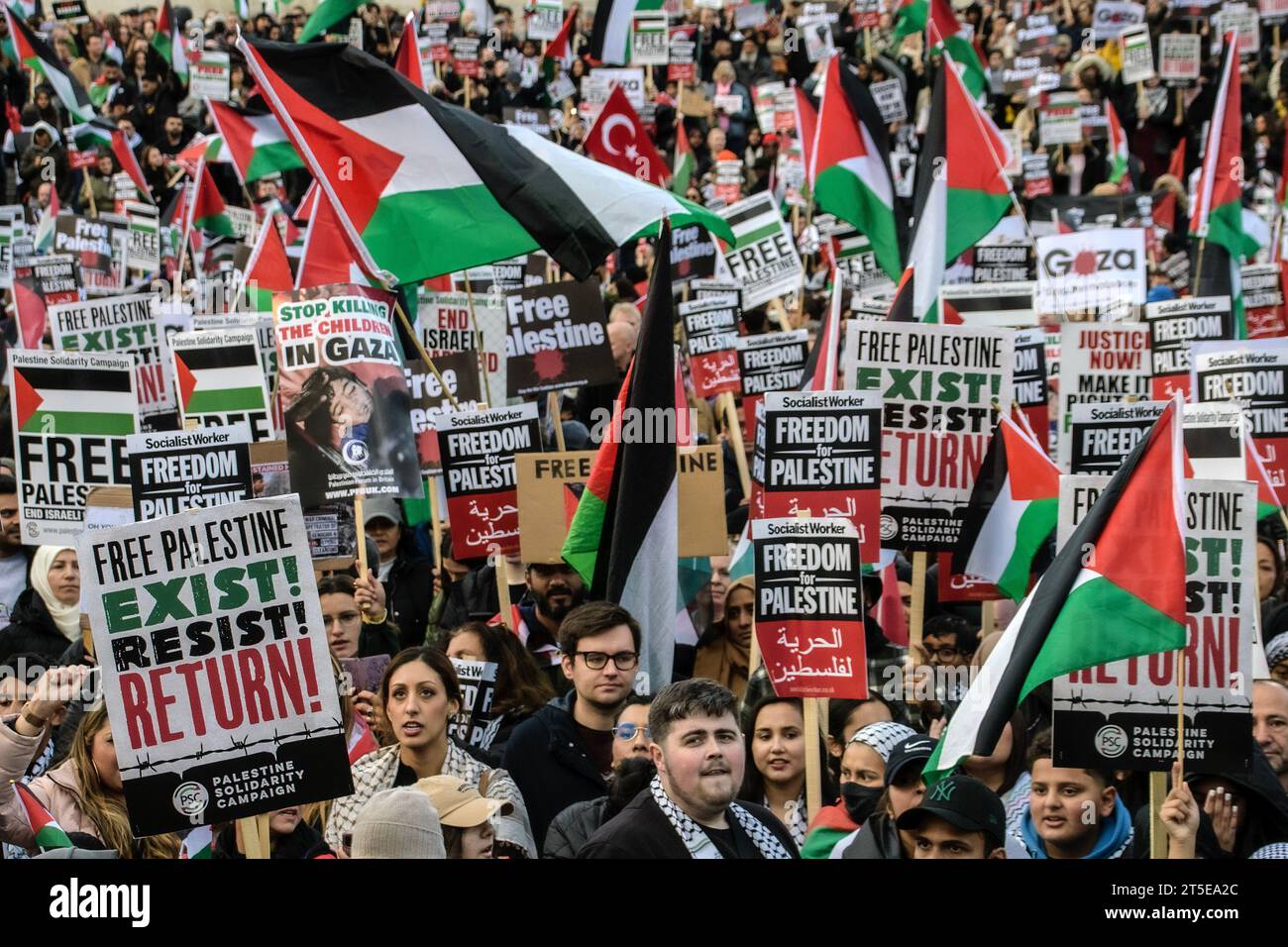 Thousands demonstrate in Trafalgar Square for Gaza ceasefire - London ...