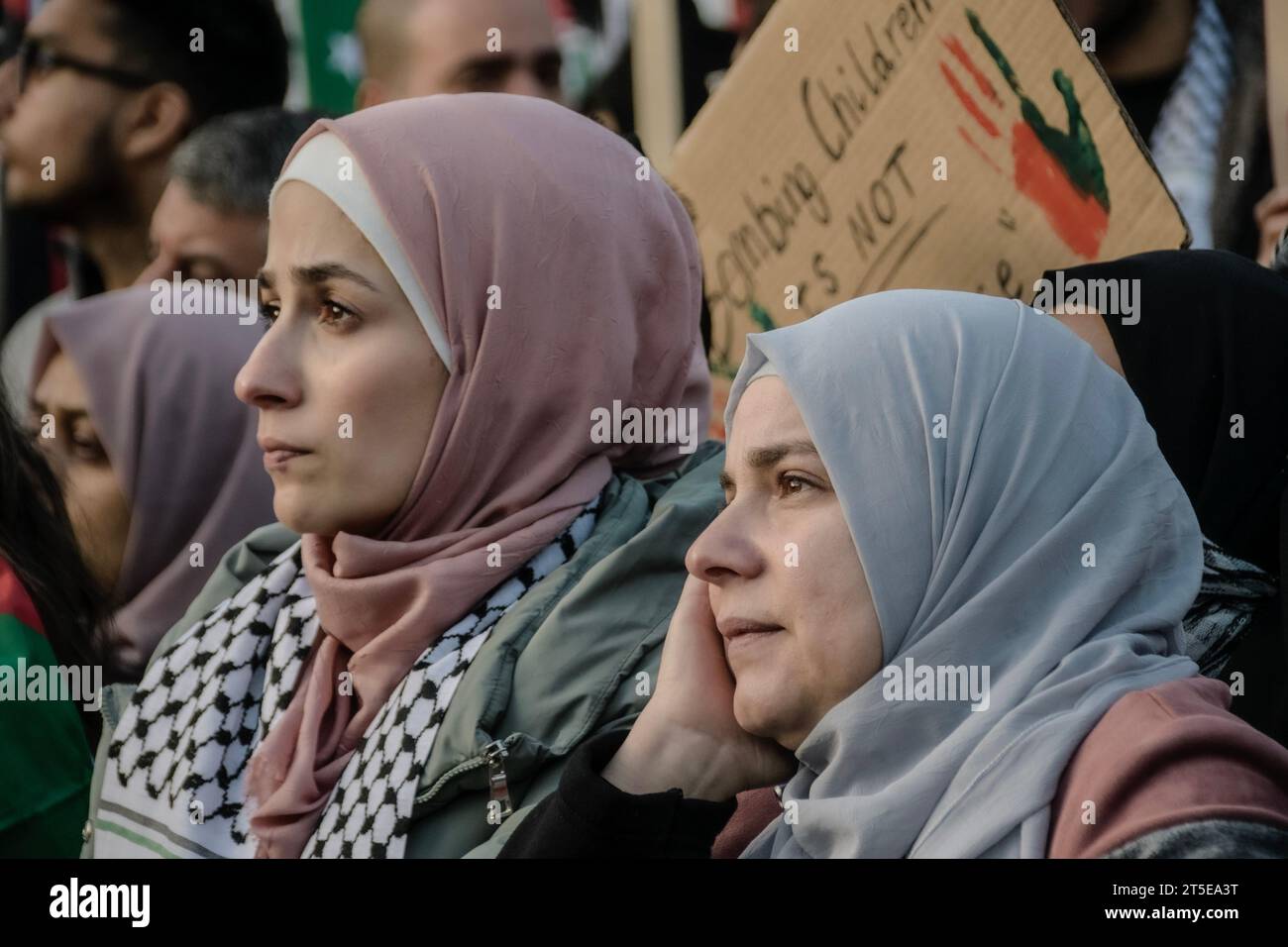 Thousands demonstrate in Trafalgar Square for Gaza ceasefire - London ...