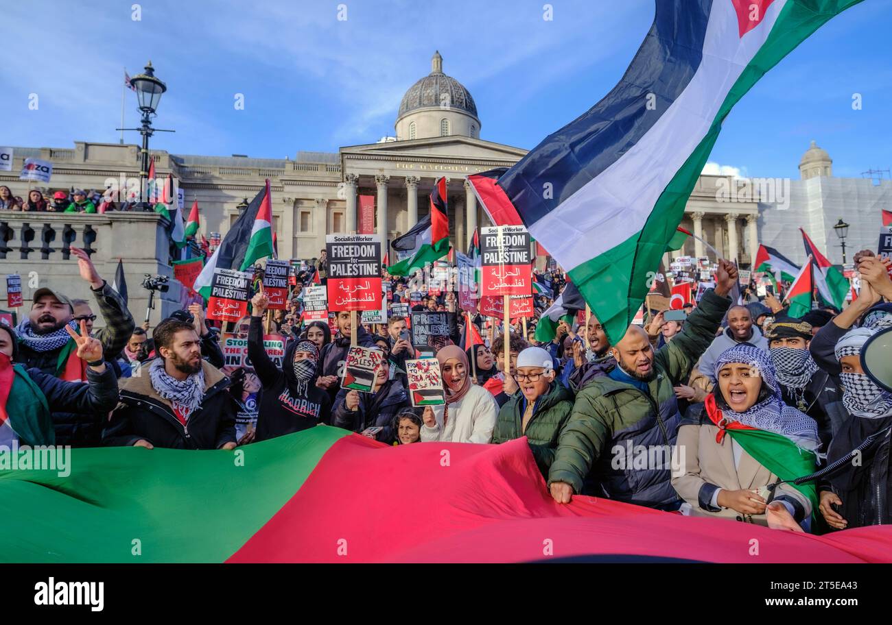 Thousands demonstrate in Trafalgar Square for Gaza ceasefire - London ...