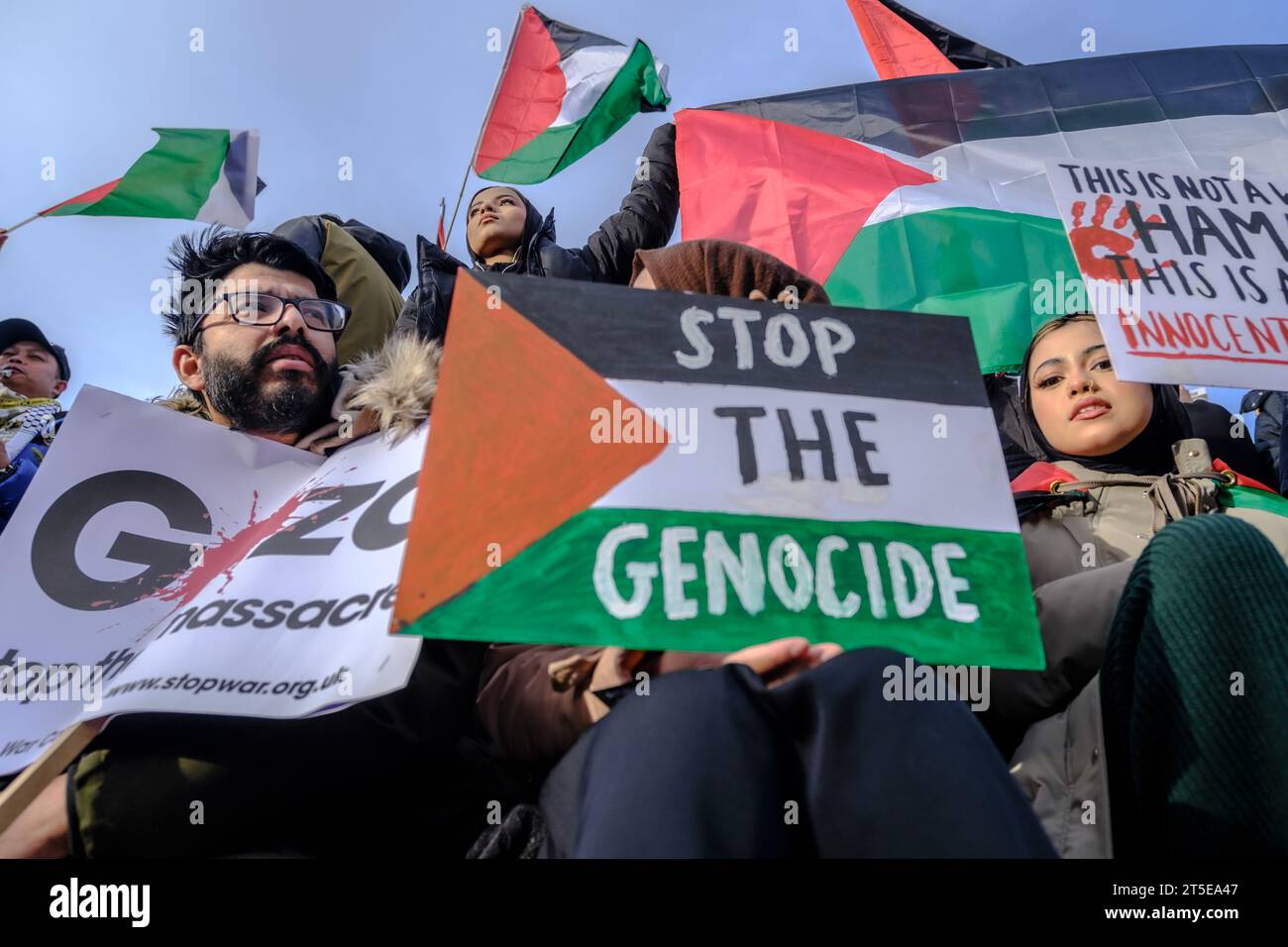 Thousands demonstrate in Trafalgar Square for Gaza ceasefire - London ...