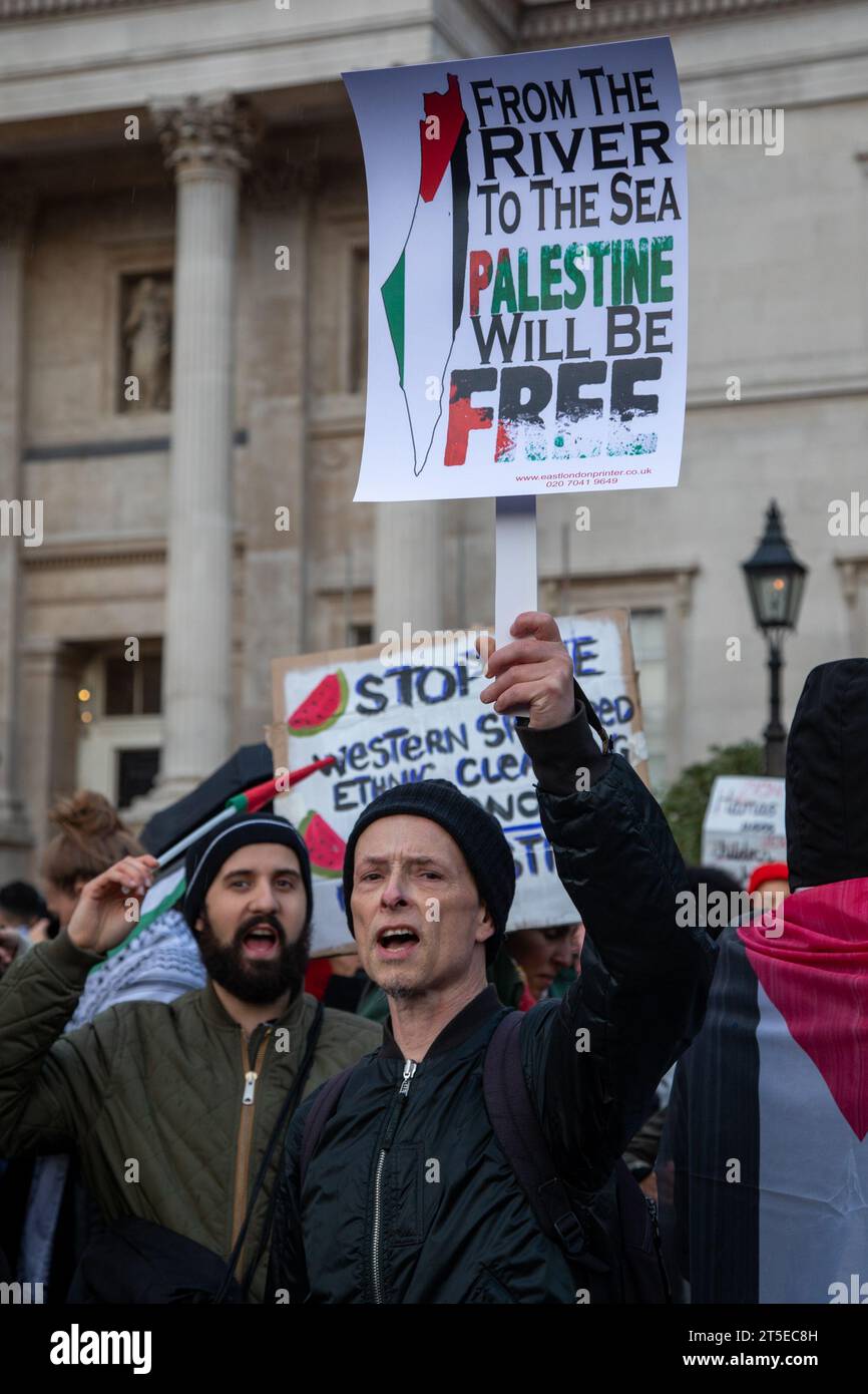 London, UK. 4th Nov, 2023. Protesters are holding up signs in Trafalgar ...