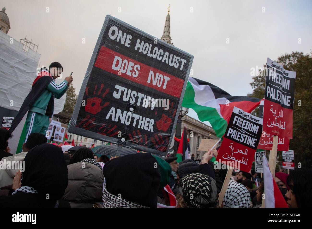 London, UK. 4th Nov, 2023. Protesters are holding up signs in Trafalgar ...
