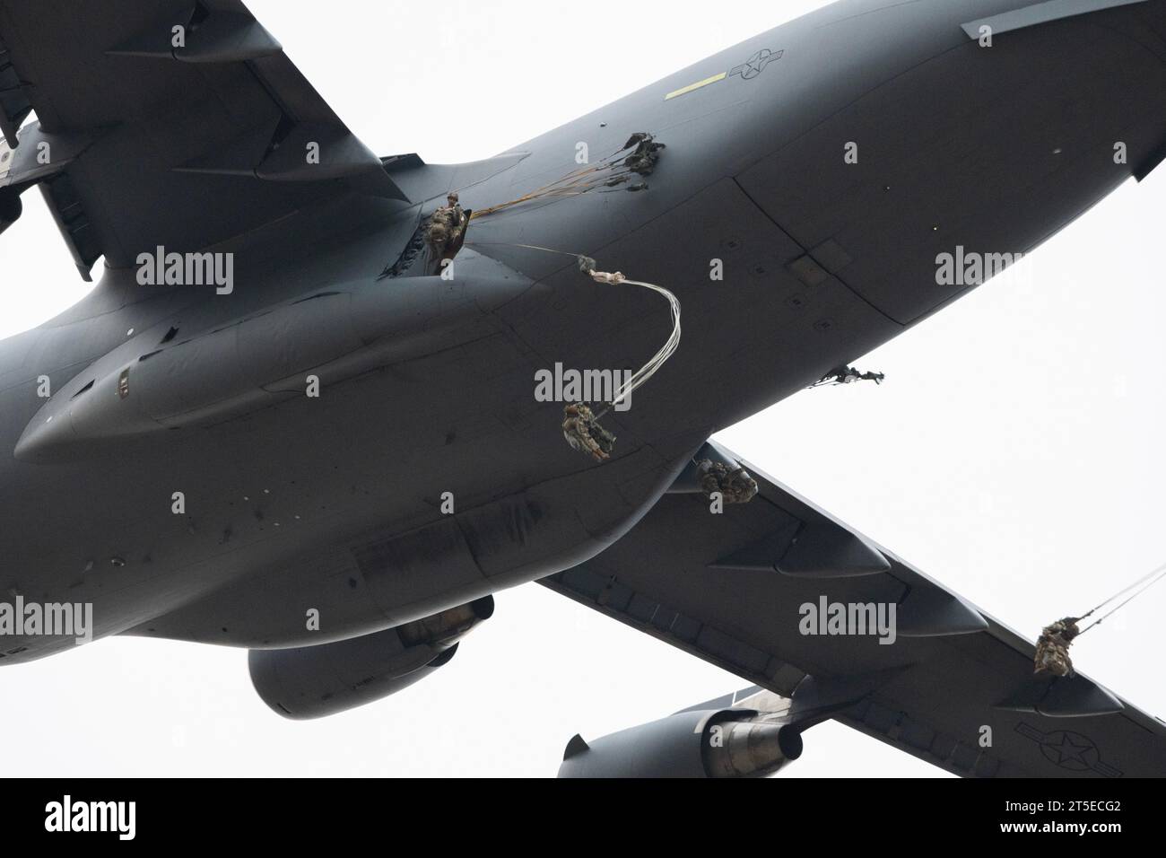 U.S. Army paratroopers with the 2nd Infantry Brigade Combat Team ...