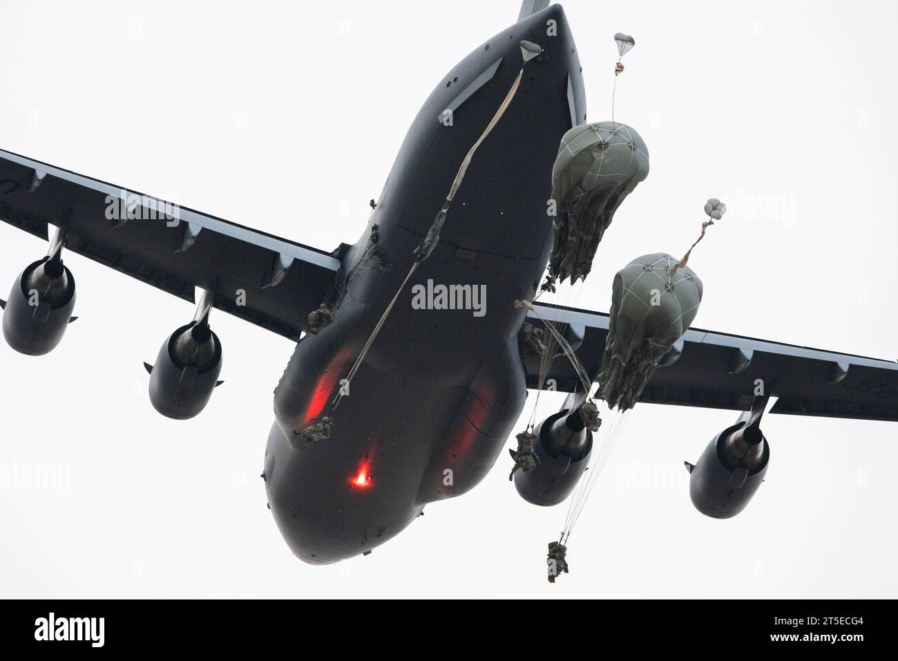 U.S. Army paratroopers with the 2nd Infantry Brigade Combat Team ...