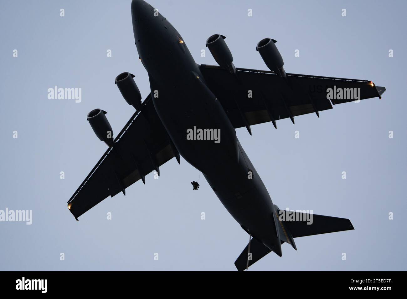 U.S. Army paratroopers with the 1st Battalion, 501st Parachute Infantry ...