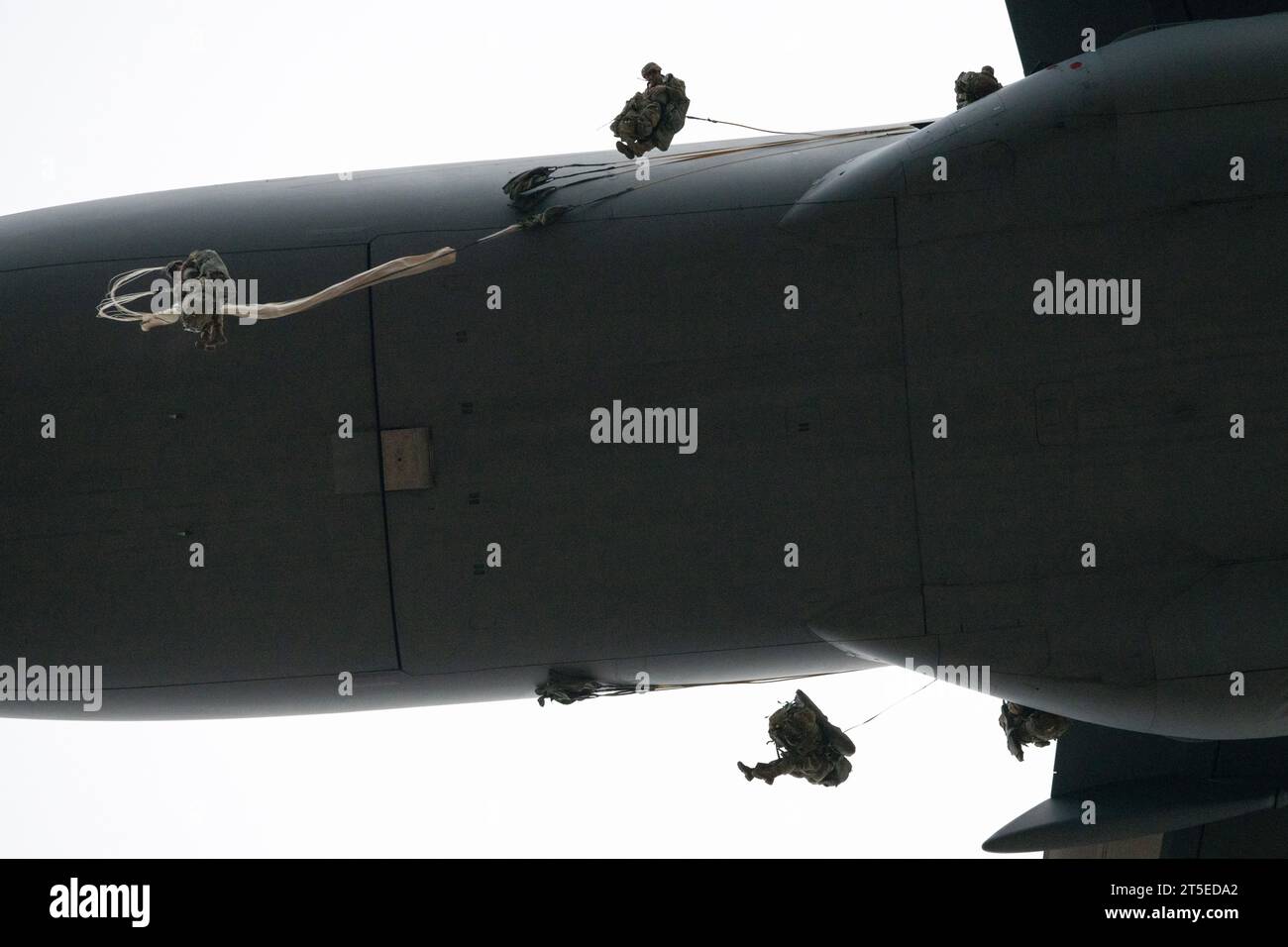 U.S. Army paratroopers with the 2nd Infantry Brigade Combat Team ...