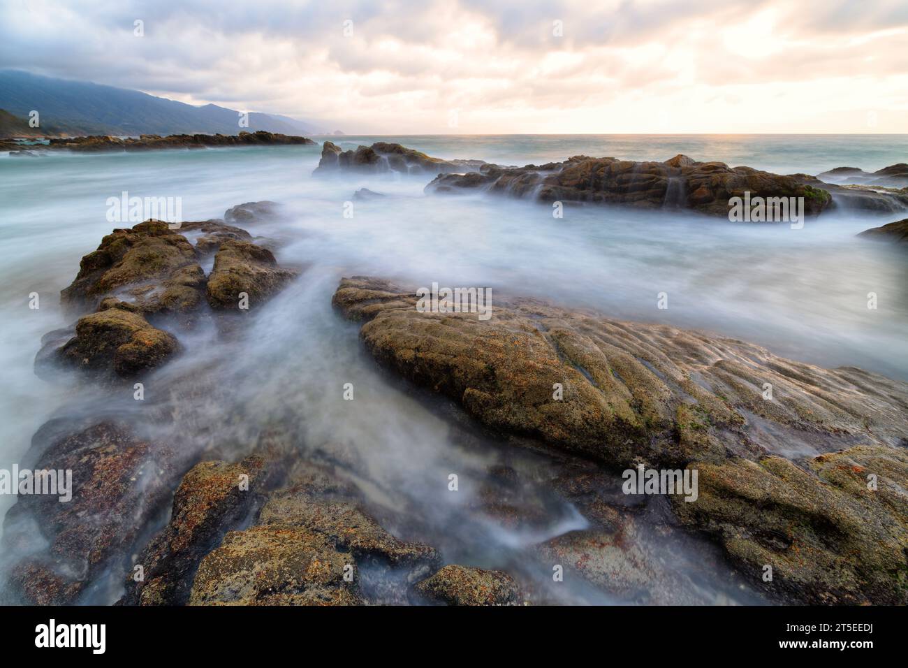 High contrast wave breaking hi-res stock photography and images - Alamy