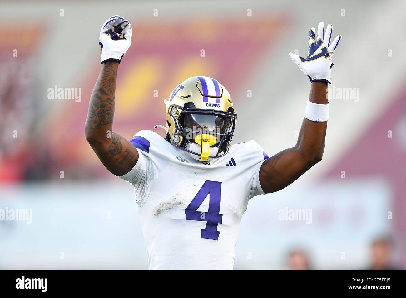 LOS ANGELES, CA - NOVEMBER 04: Washington Huskies wide receiver Germie ...