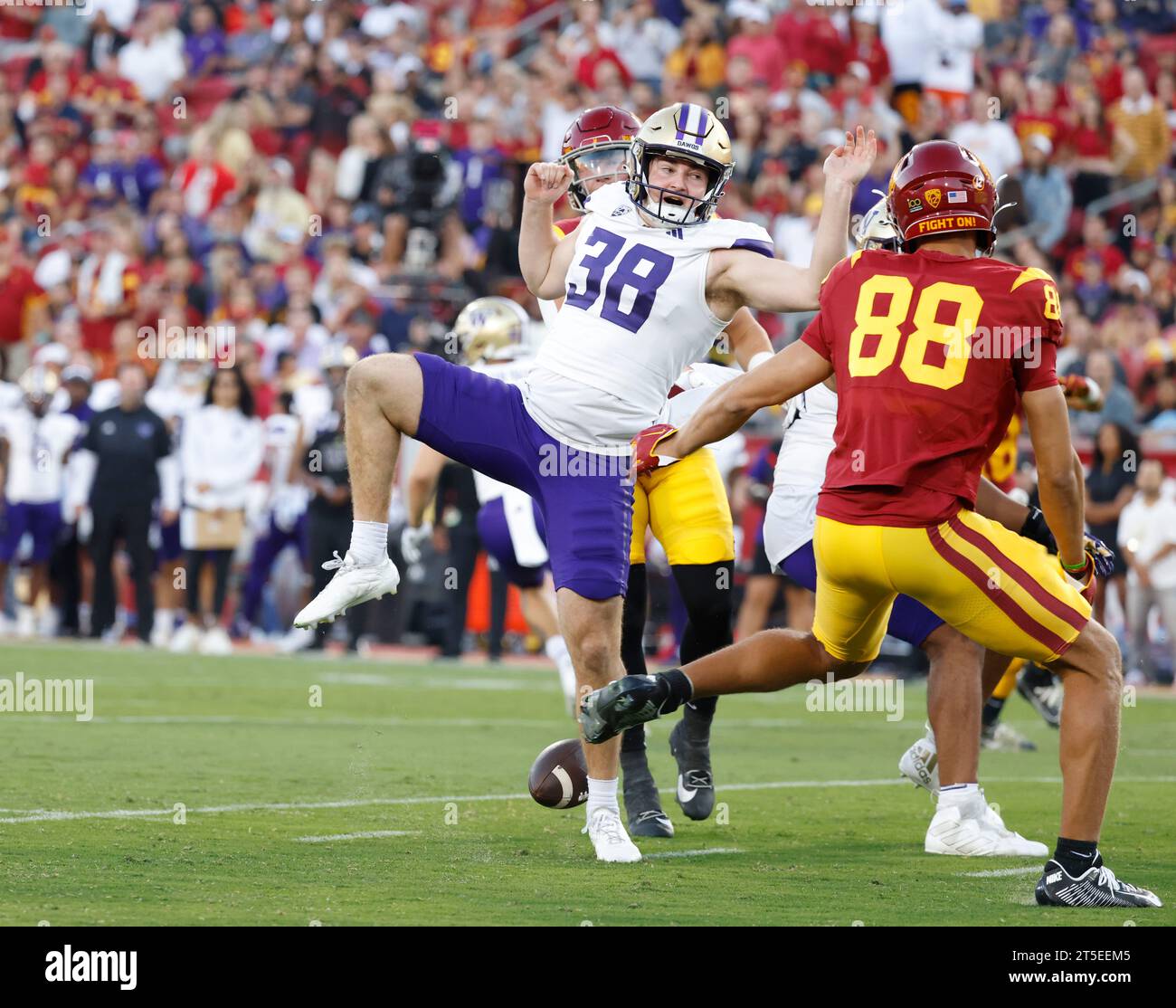 November 4, 2023 USC Trojans tight end Kade Eldridge (88) blocks a punt ...