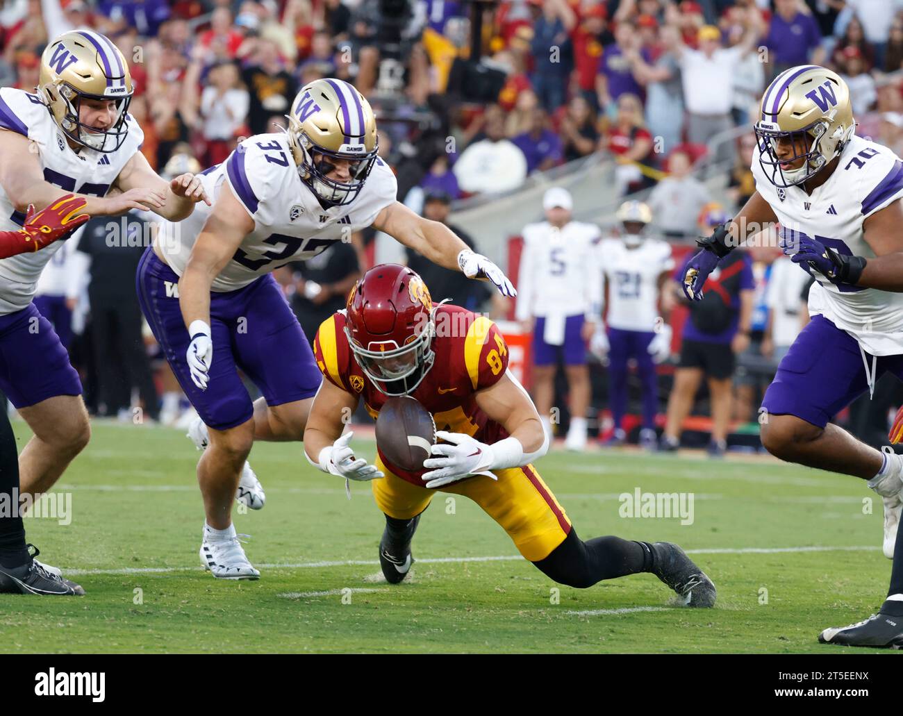 November 4, 2023 USC Trojans tight end Carson Tabaracci (84) recovers a ...