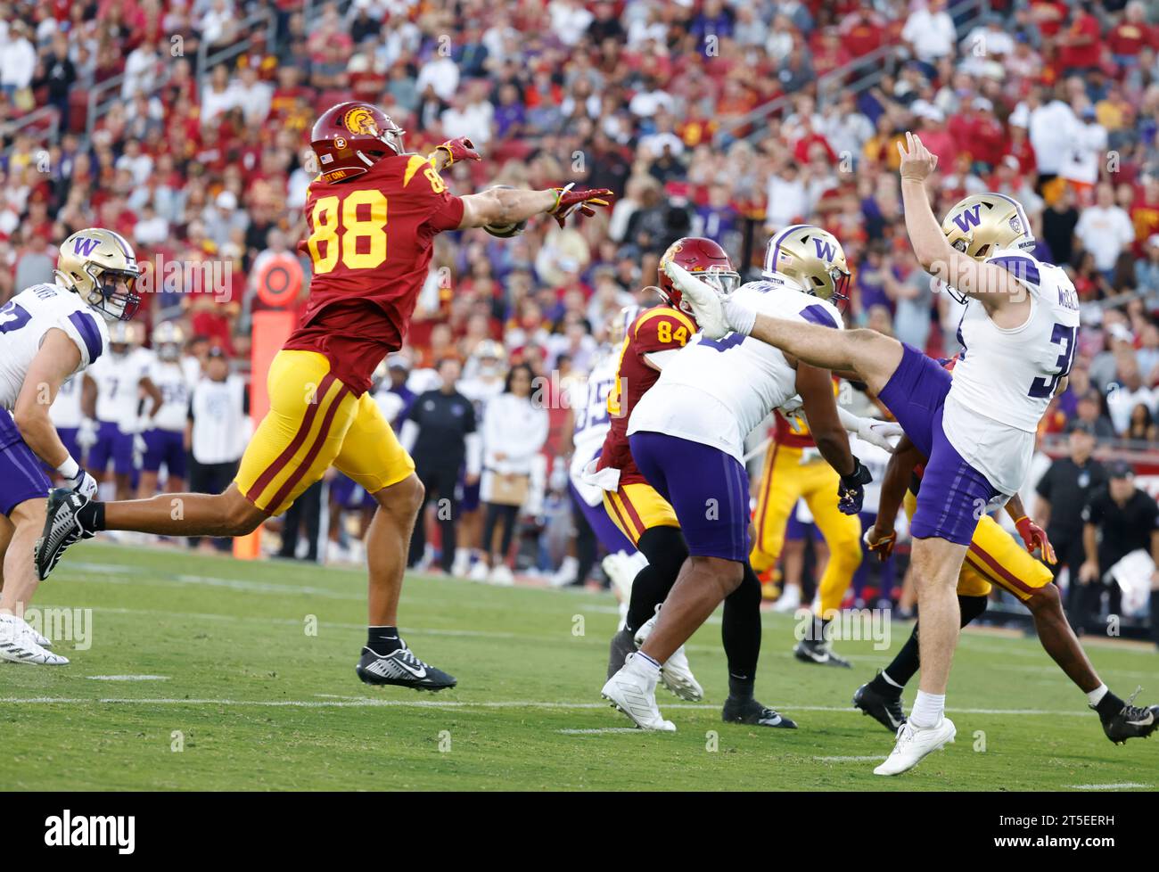 November 4, 2023 USC Trojans tight end Kade Eldridge (88) blocks a punt ...