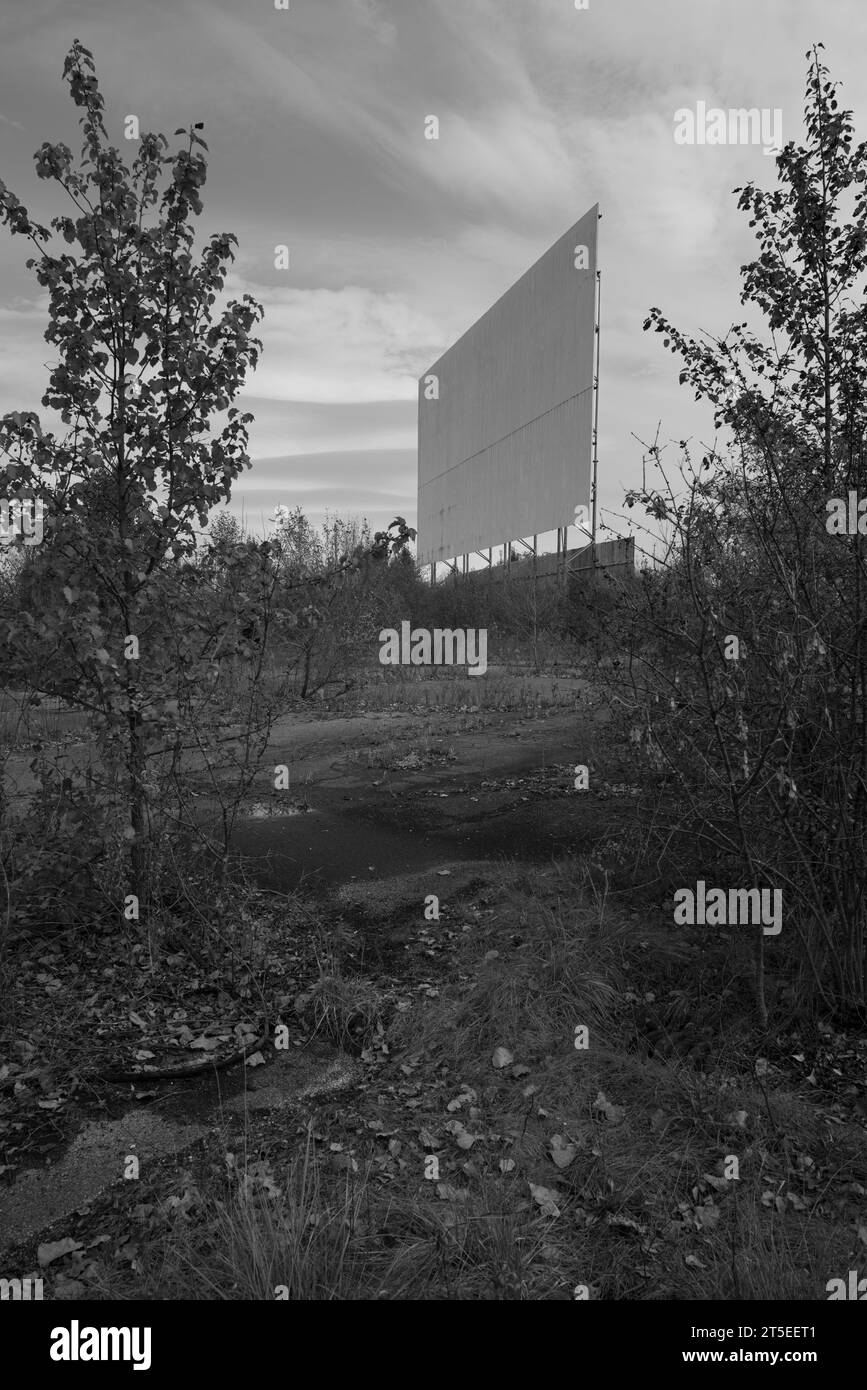 Drive in screen hi-res stock photography and images - Alamy