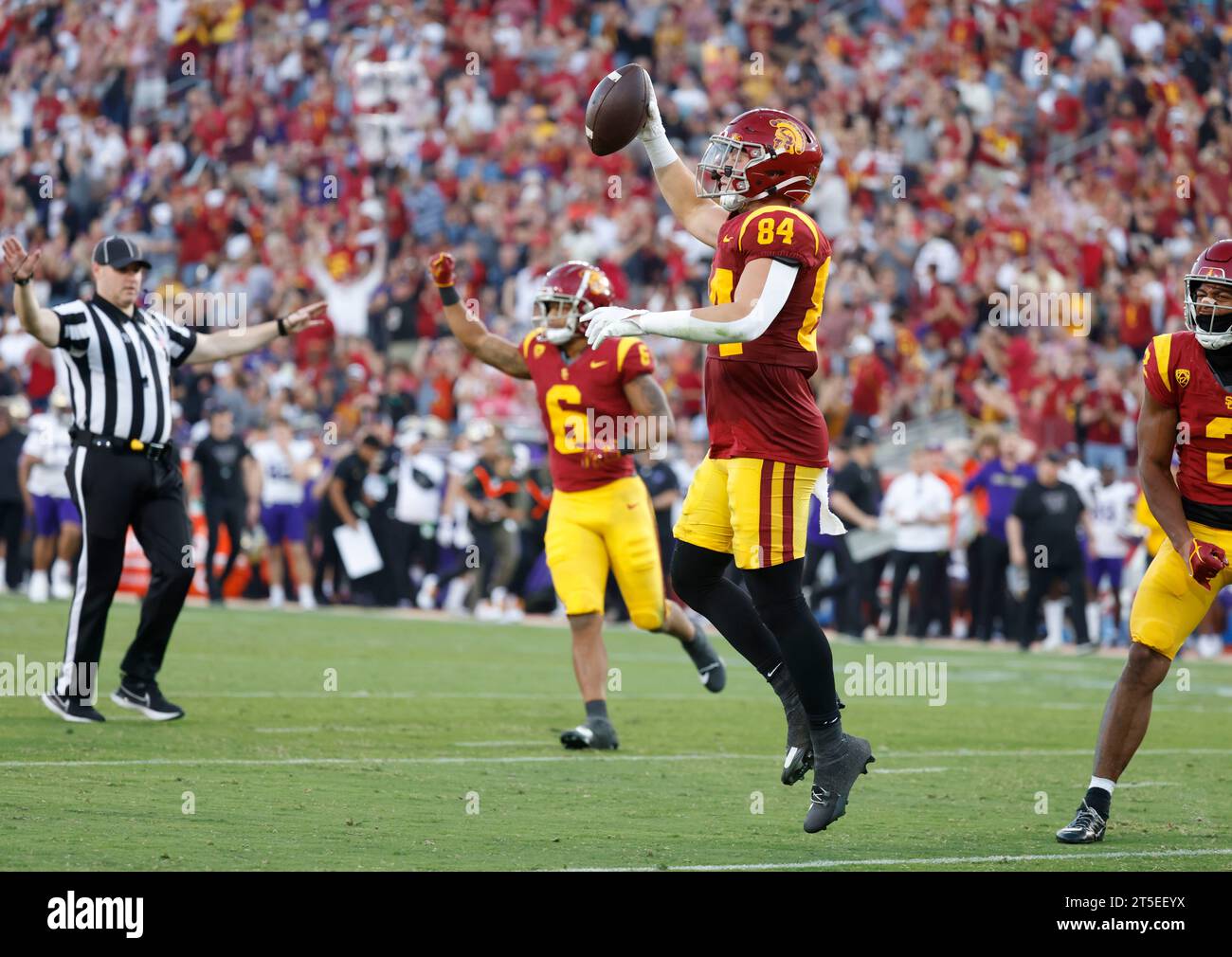 November 4, 2023 USC Trojans tight end Carson Tabaracci (84) celebrates ...