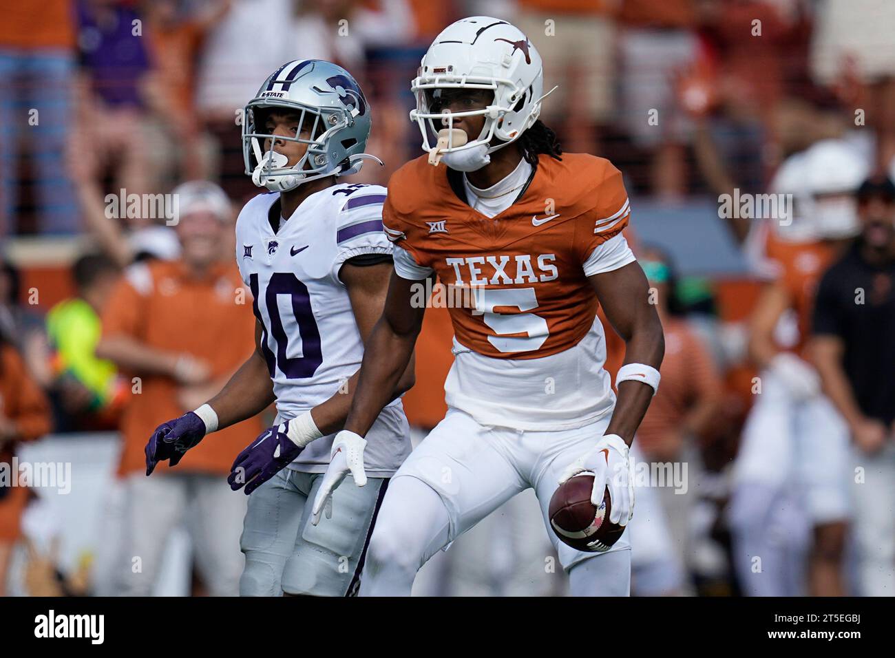 Texas wide receiver Adonai Mitchell (5) celebrates a catch against ...