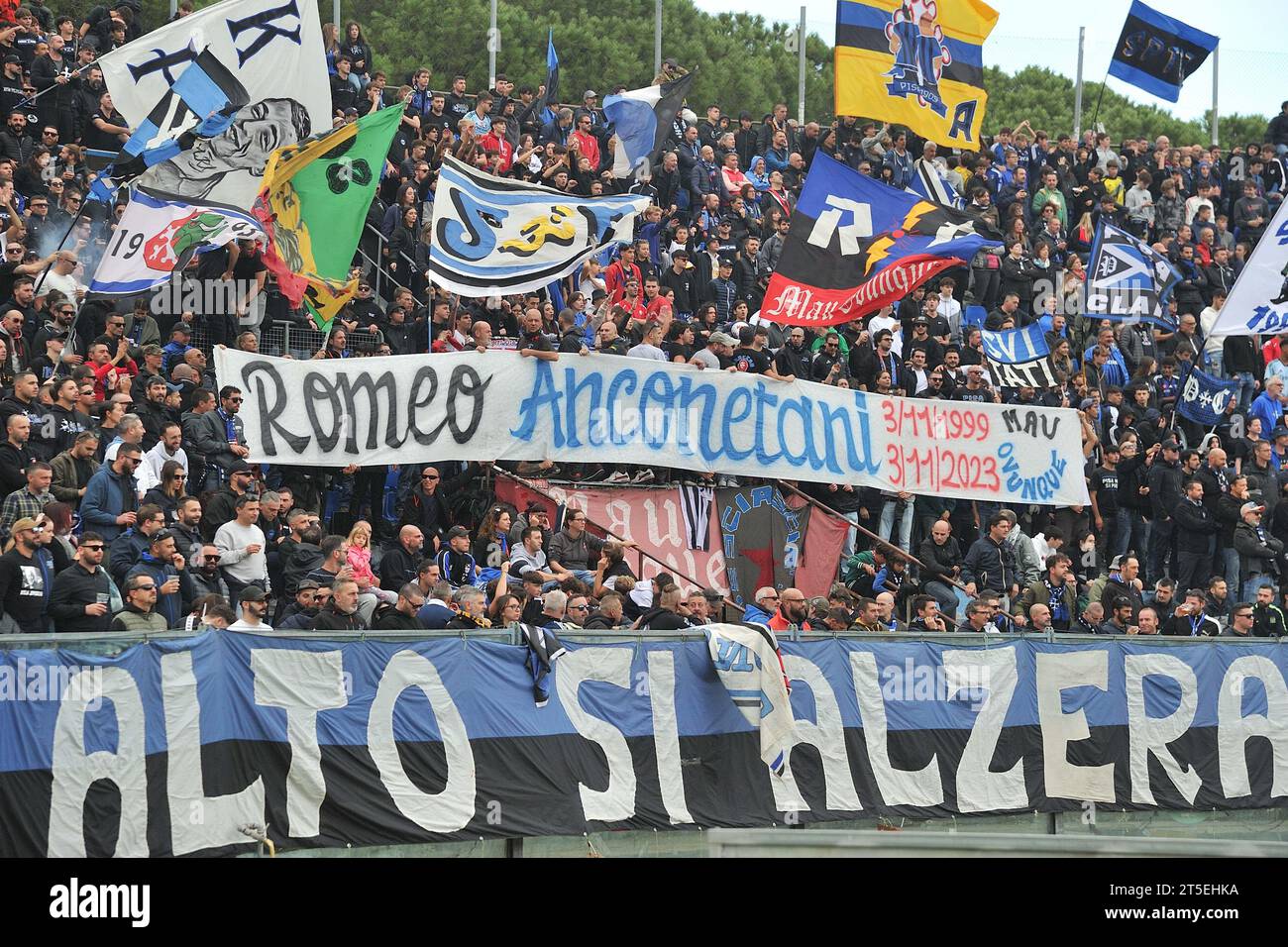 Pisa, Italy. 04th Nov, 2023. Fans of Pisa show a banner in memory of ...