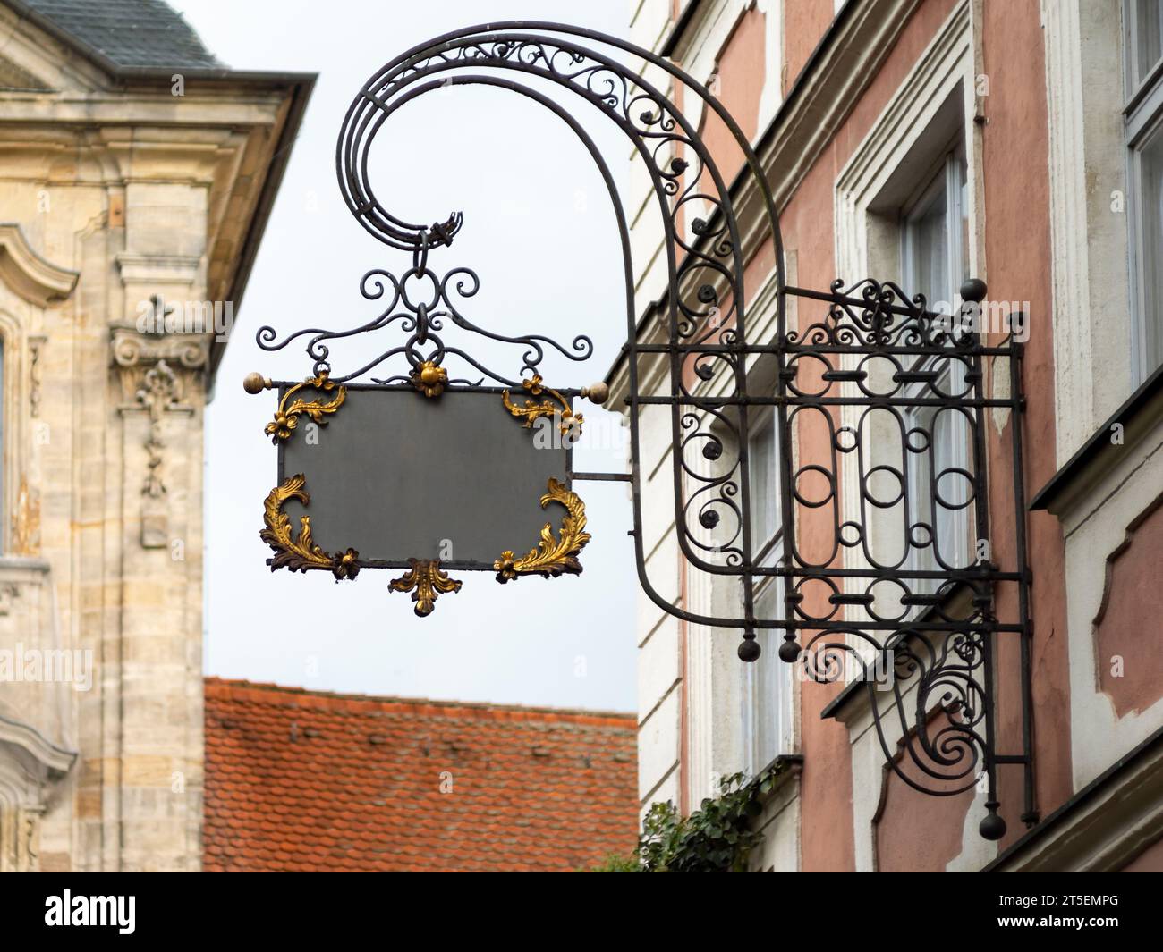 Retro ancient old company architecture hi-res stock photography and ...