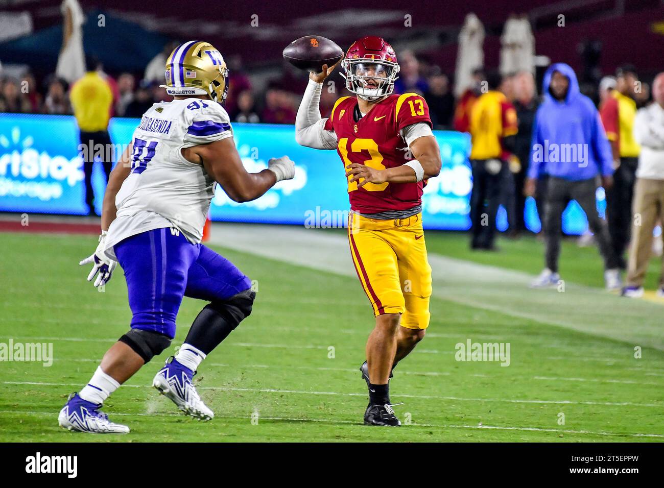 Los Angeles, CA. 4th Nov, 2023. USC Trojans quarterback Caleb Williams ...