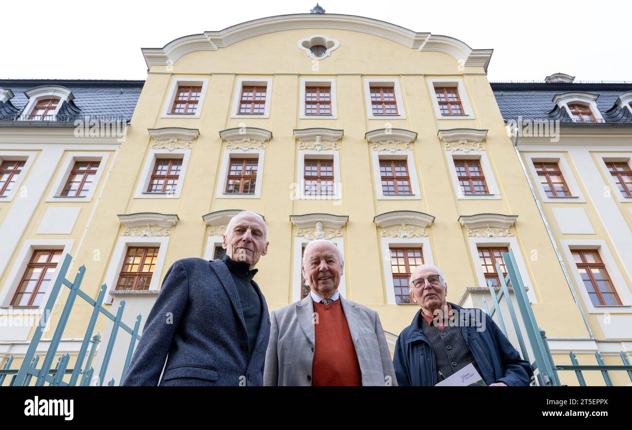 PRODUCTION - 03 November 2023, Saxony, Plauen: The brothers Claus (from ...