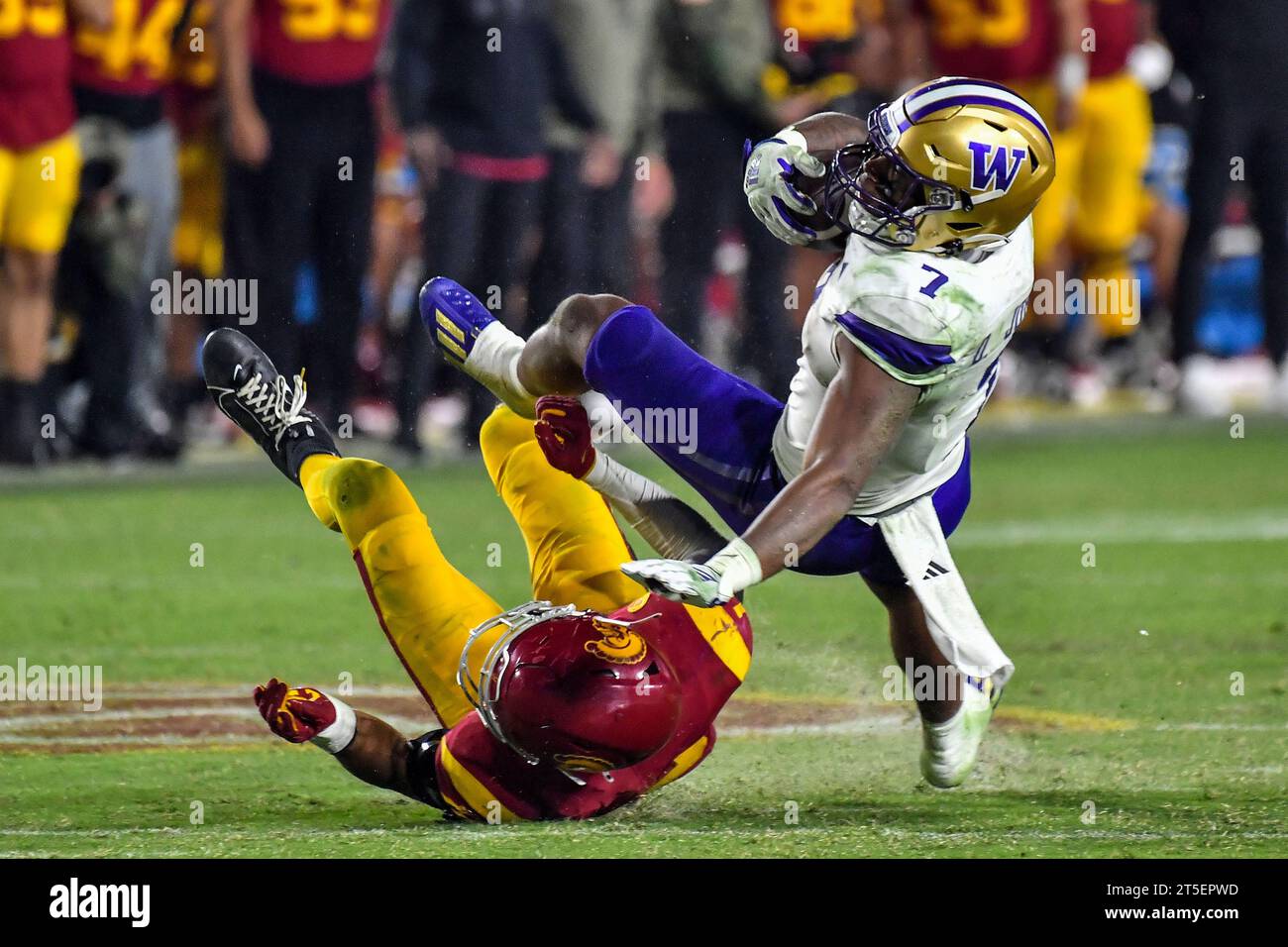 Los Angeles, CA. 4th Nov, 2023. Washington Huskies running back Dillon ...