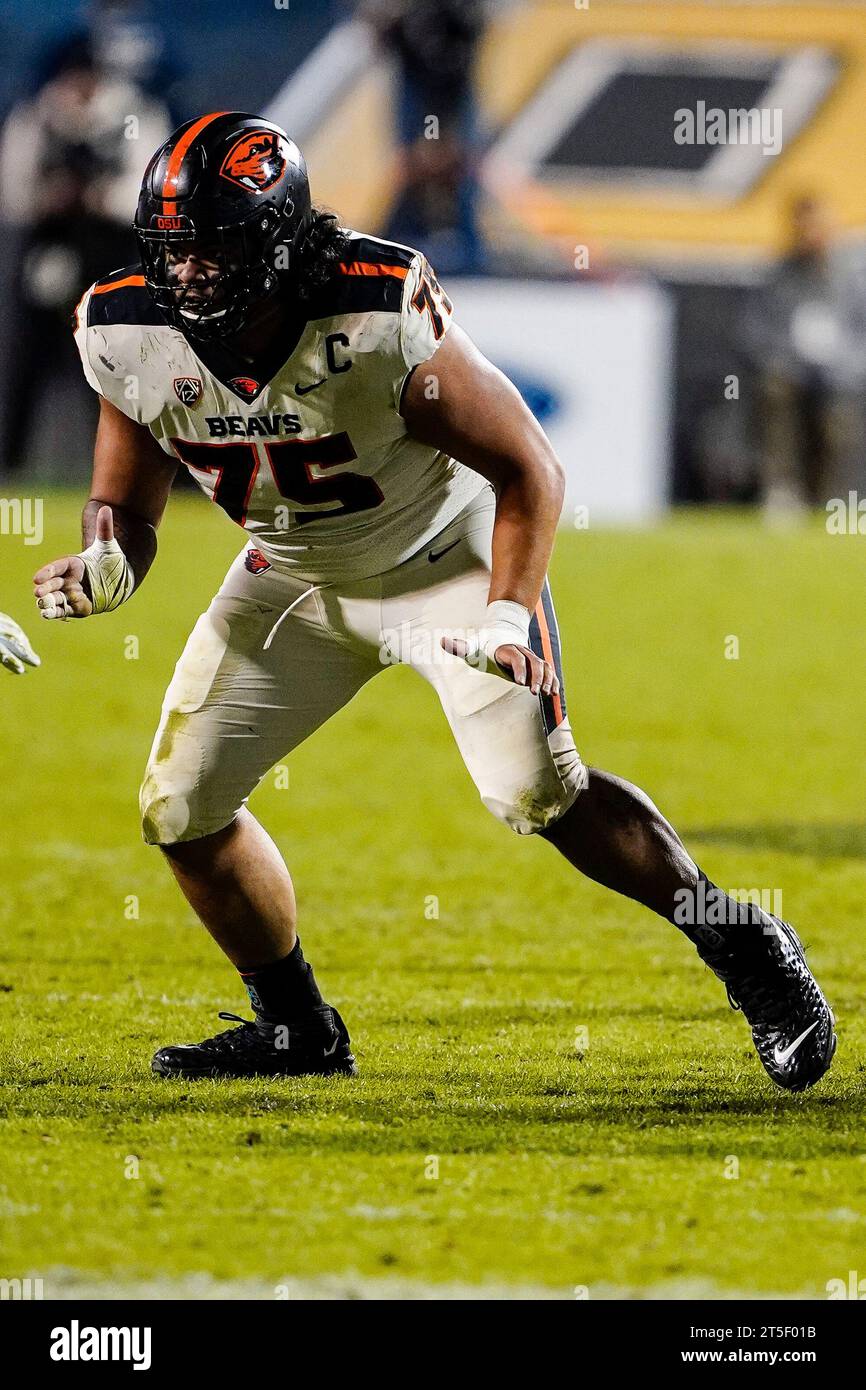 Boulder, CO, USA. 04th Nov, 2023. Oregon State Beavers offensive ...
