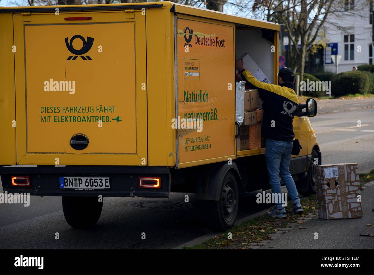 German mail delivery man hi-res stock photography and images - Alamy