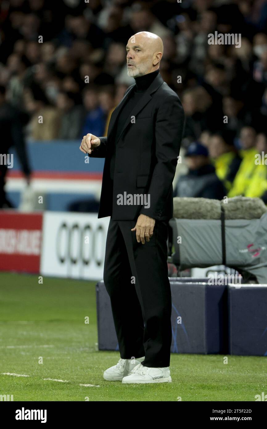 Coach of AC Milan Stefano Paoli during the UEFA Champions League, Group ...