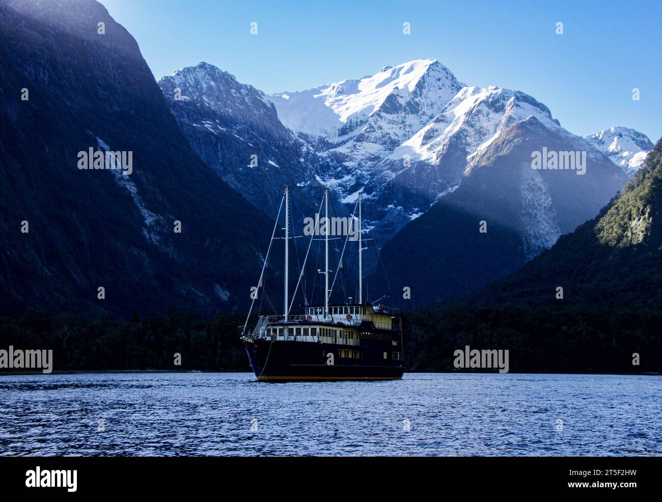 Milford sound new zealand hi-res stock photography and images - Alamy