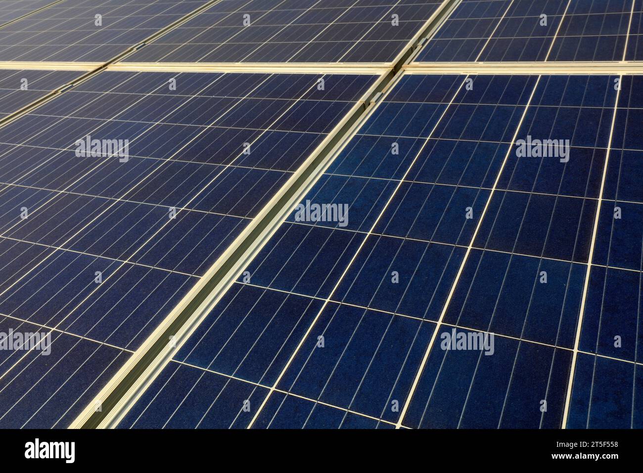 Monocrystalline hi-res stock photography and images - Alamy