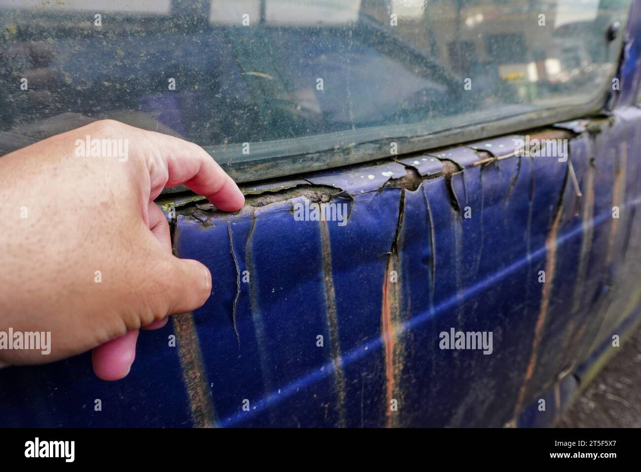 Vehicle stripping hi-res stock photography and images - Alamy