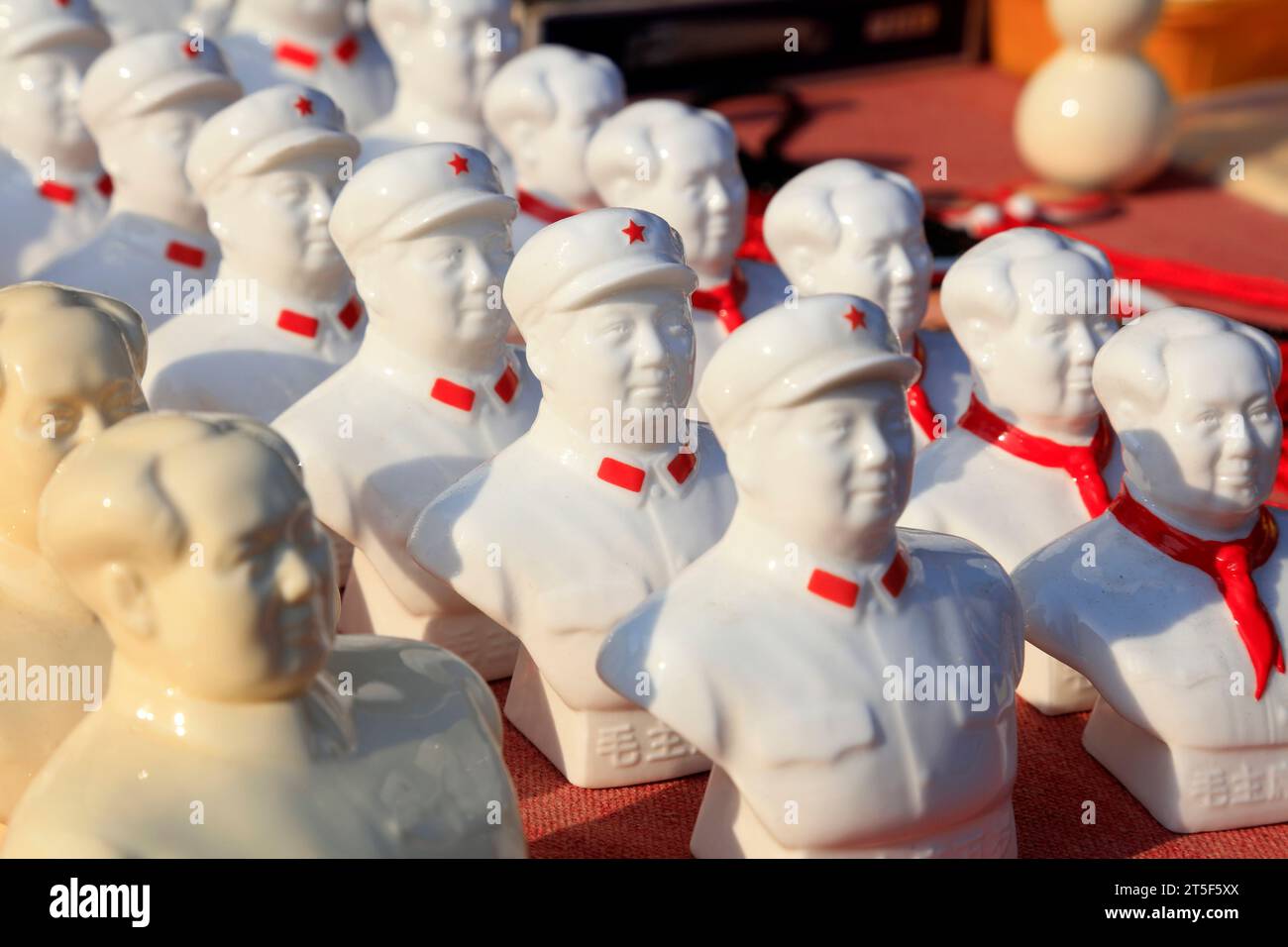 President Mao Zedong's ceramic sculpture Stock Photo - Alamy