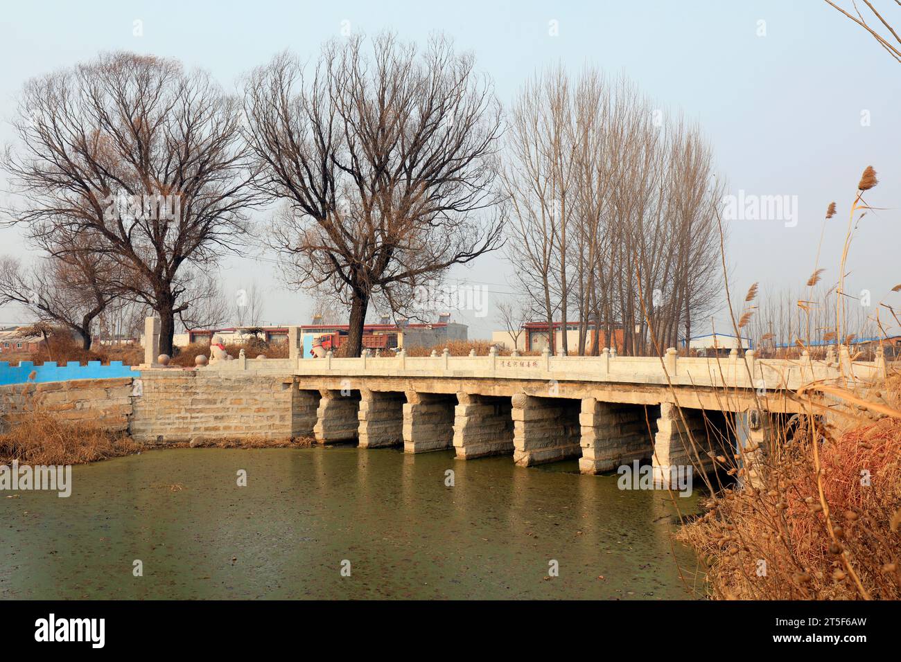 Chinese bridge architecture hi-res stock photography and images - Alamy