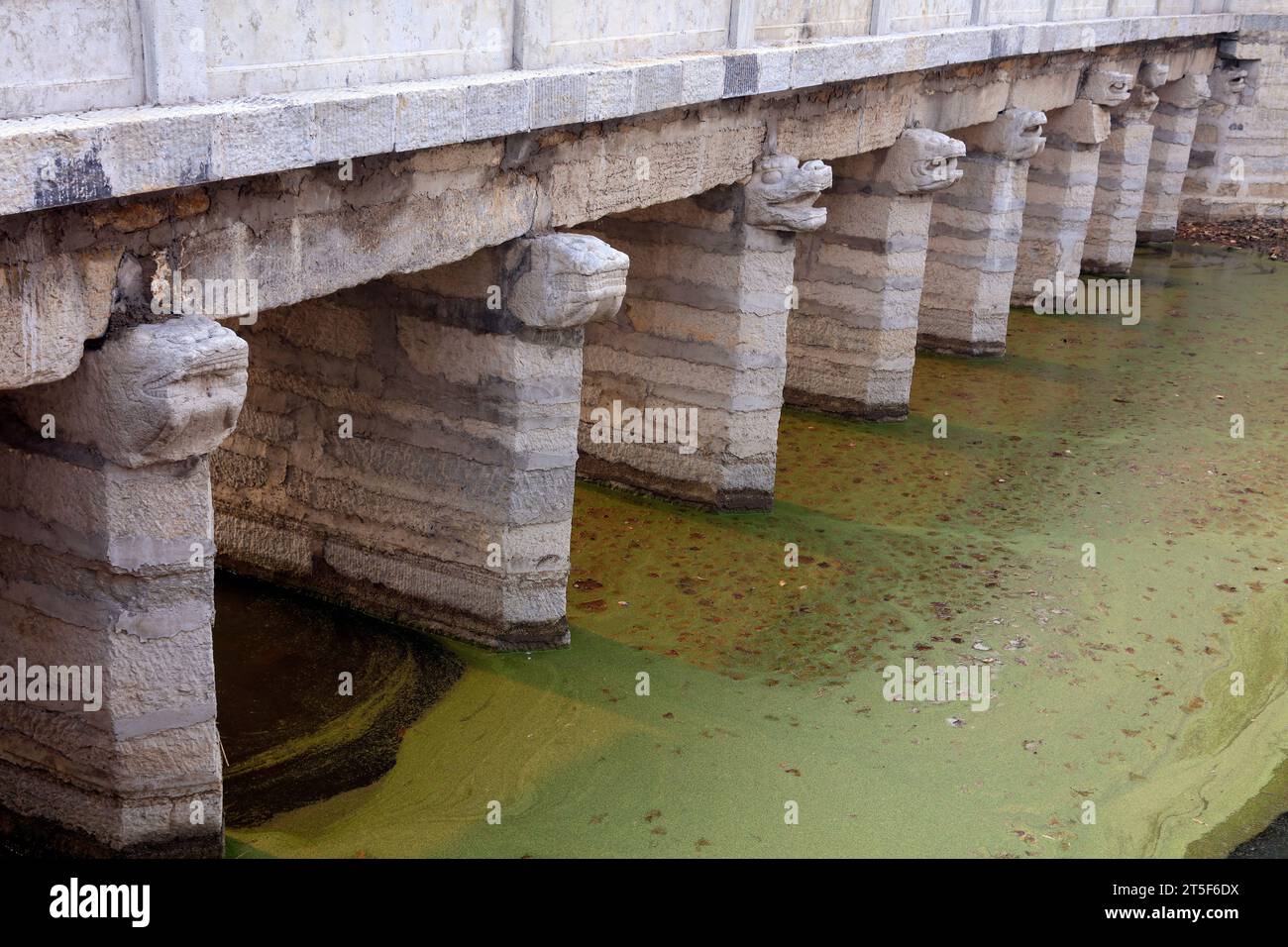 Ancient Chinese stone bridge pier Stock Photo - Alamy