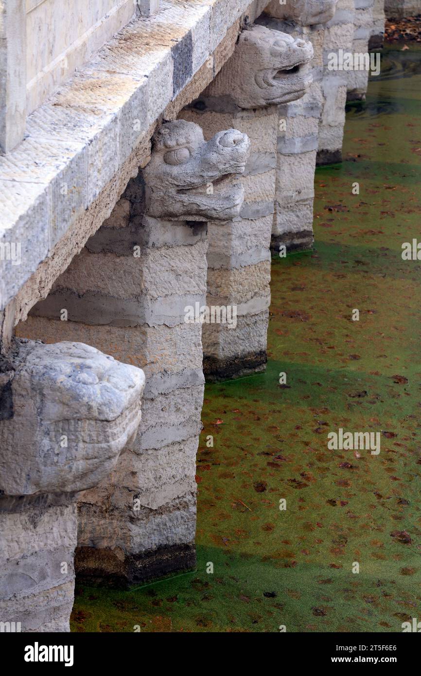 Stone bridge pier hi-res stock photography and images - Alamy