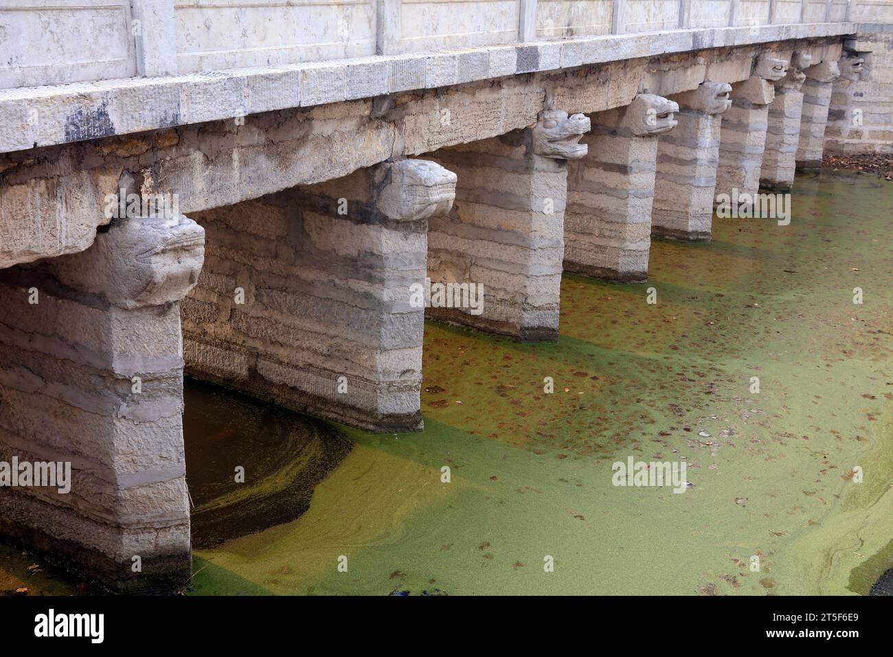 Ancient Chinese stone bridge pier Stock Photo - Alamy