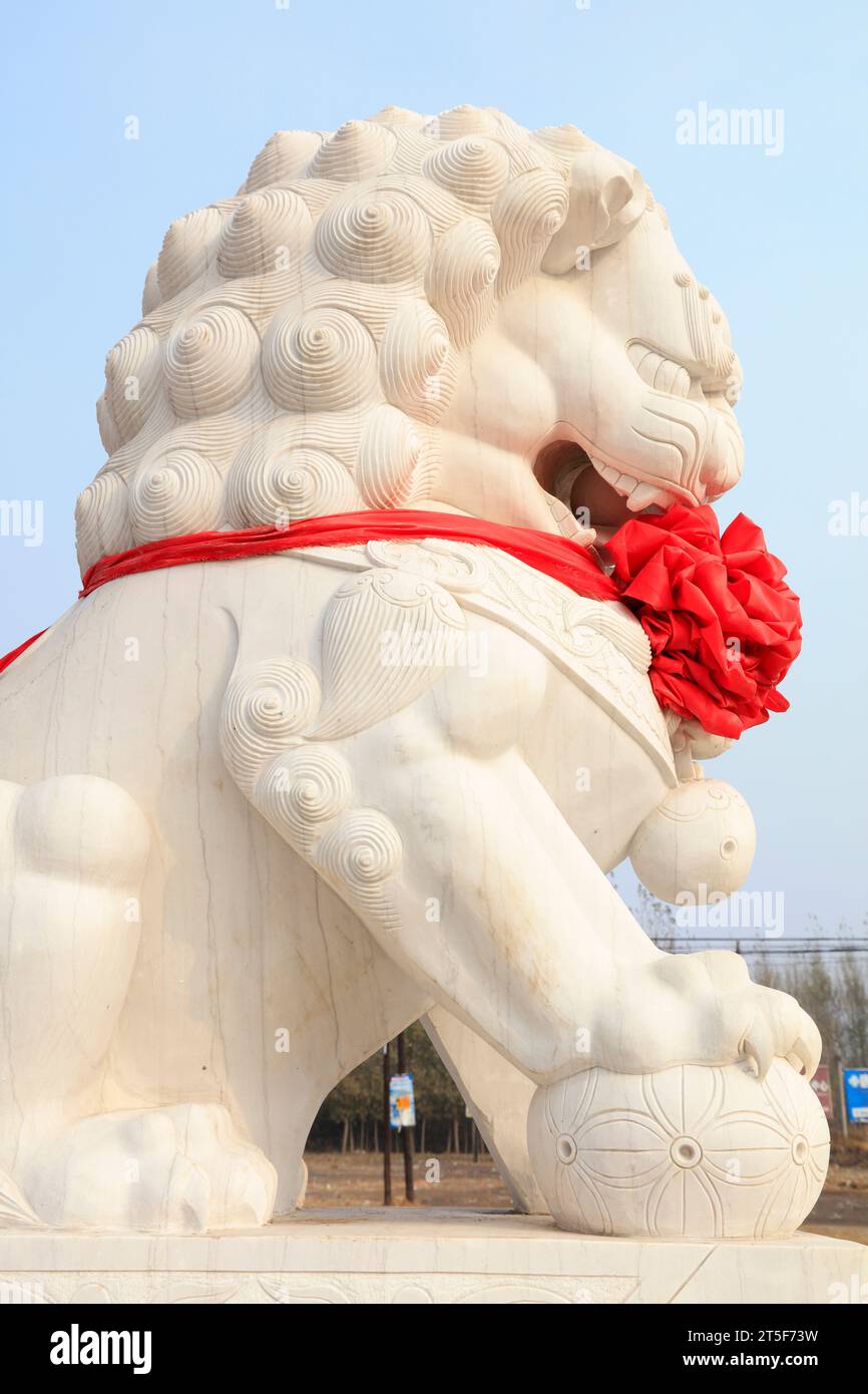 Stone lions in ancient China Stock Photo - Alamy