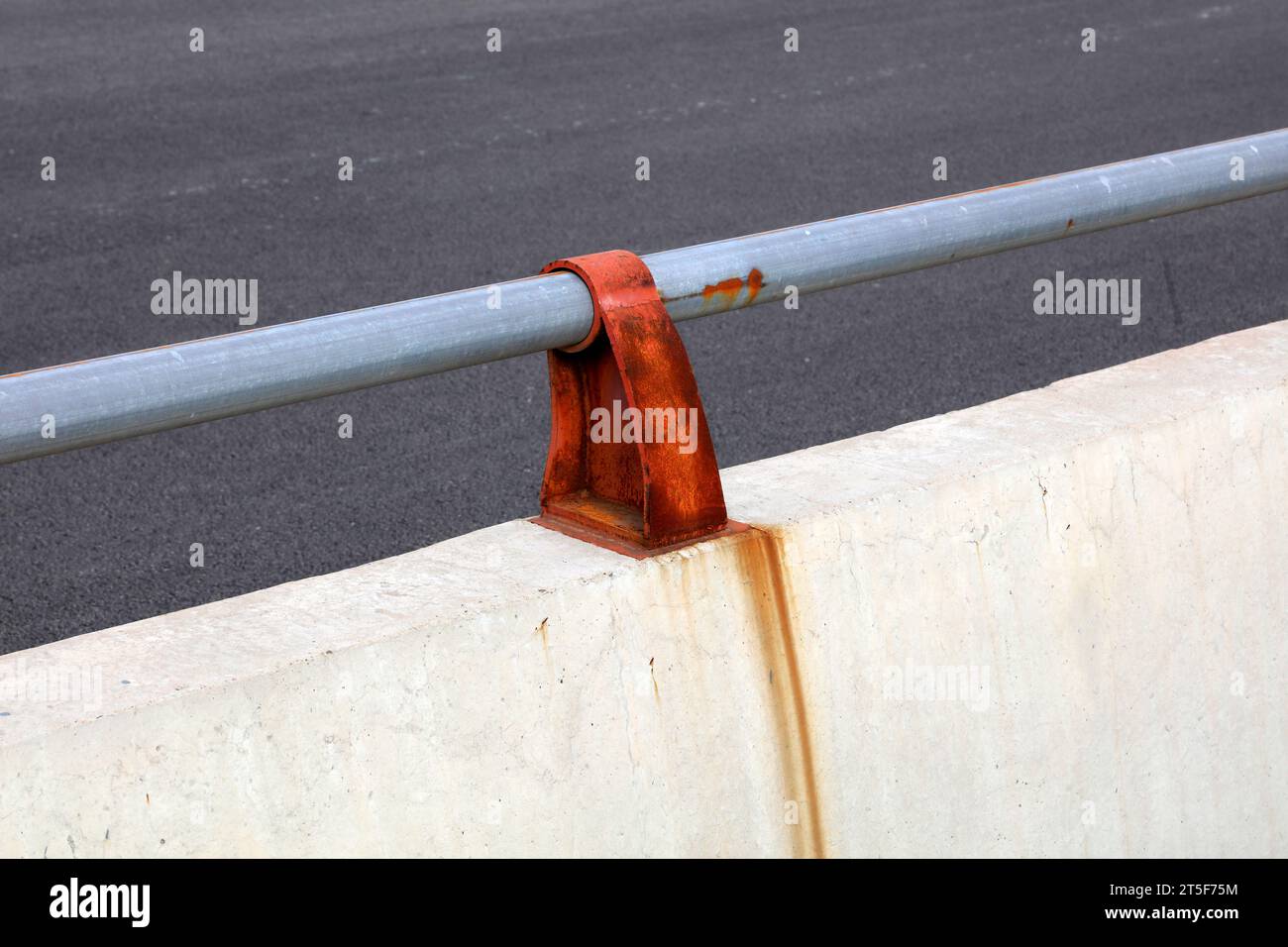 Steel pipe bridge railing Stock Photo - Alamy