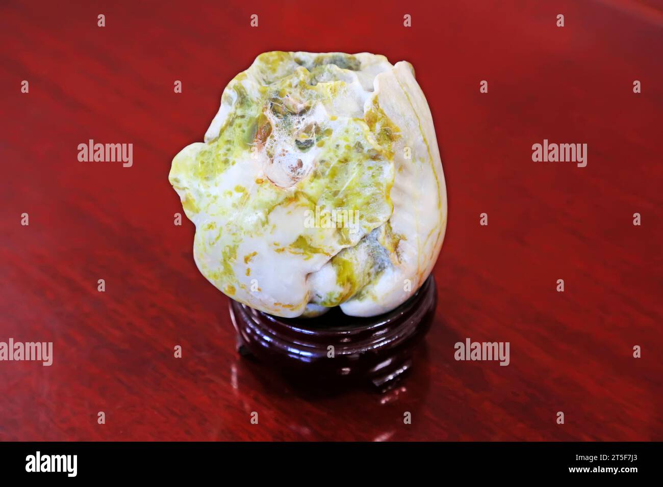 Chinese jade arts and crafts Stock Photo - Alamy
