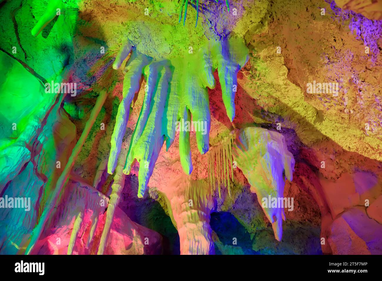 Cave stalactites stalagmites pillar hi-res stock photography and images ...