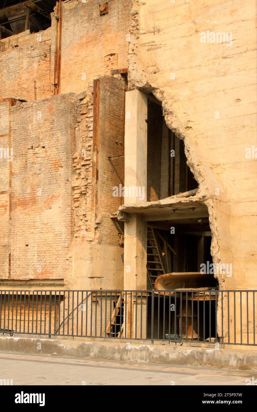 Remnants of brick hi-res stock photography and images - Alamy