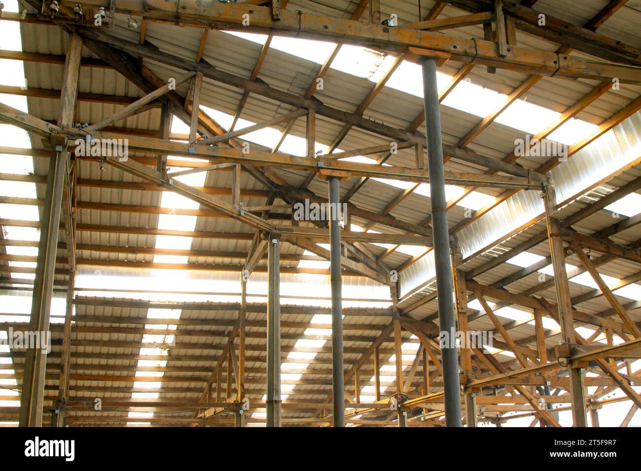 Column truss hi-res stock photography and images - Alamy