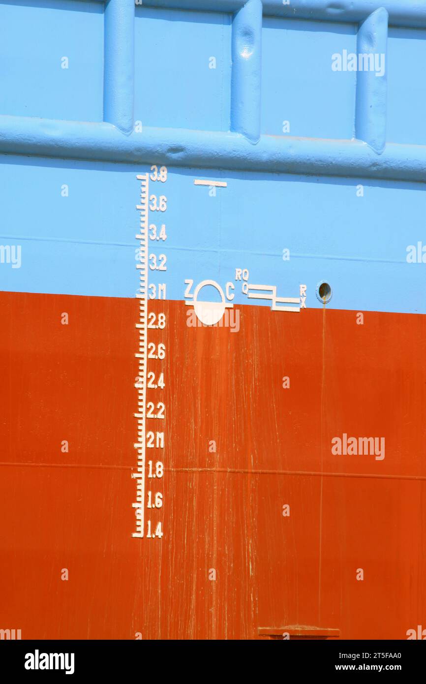 Mark on ship hull hi-res stock photography and images - Alamy