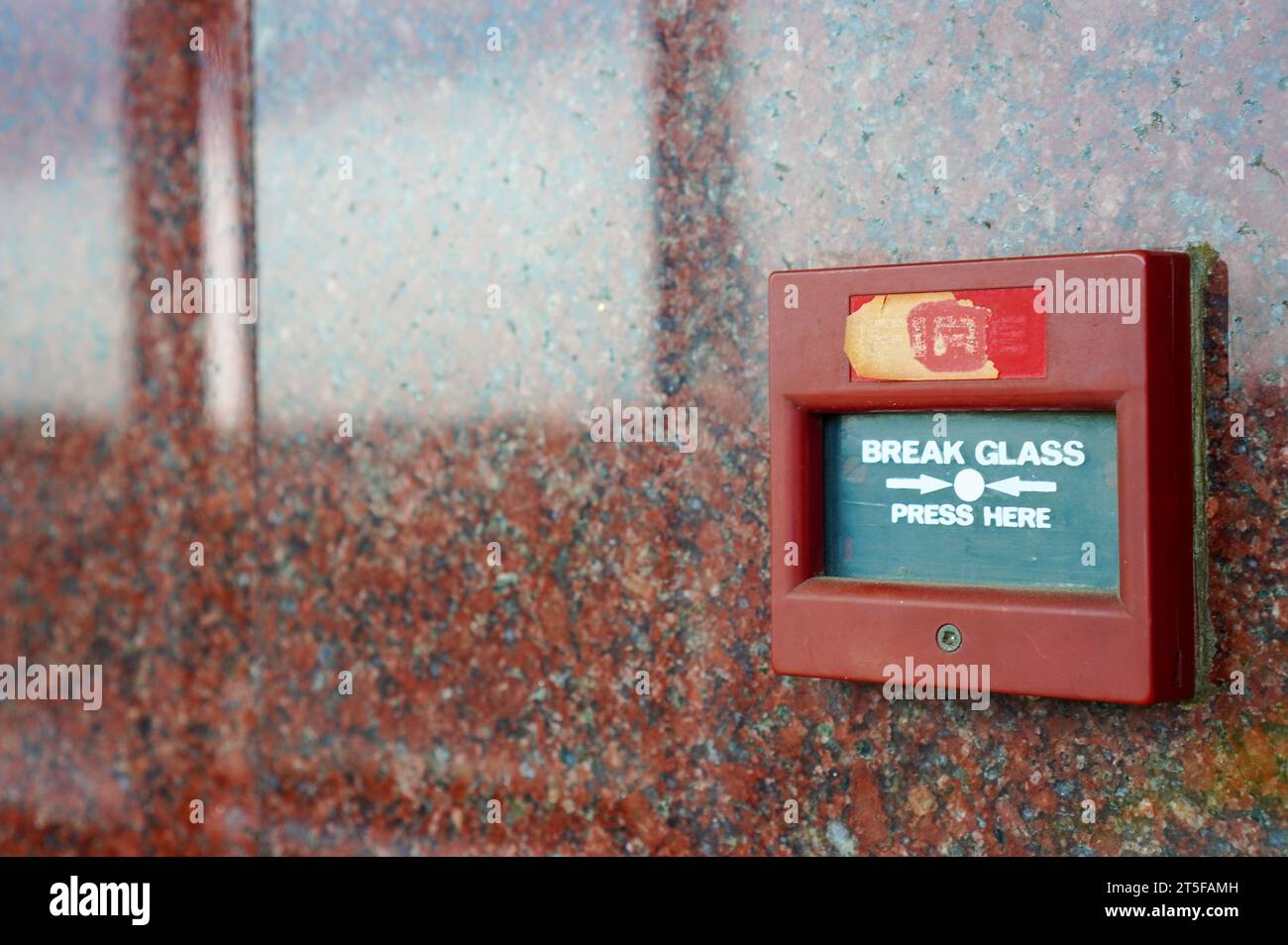 Fire alarm break glass hi-res stock photography and images - Alamy