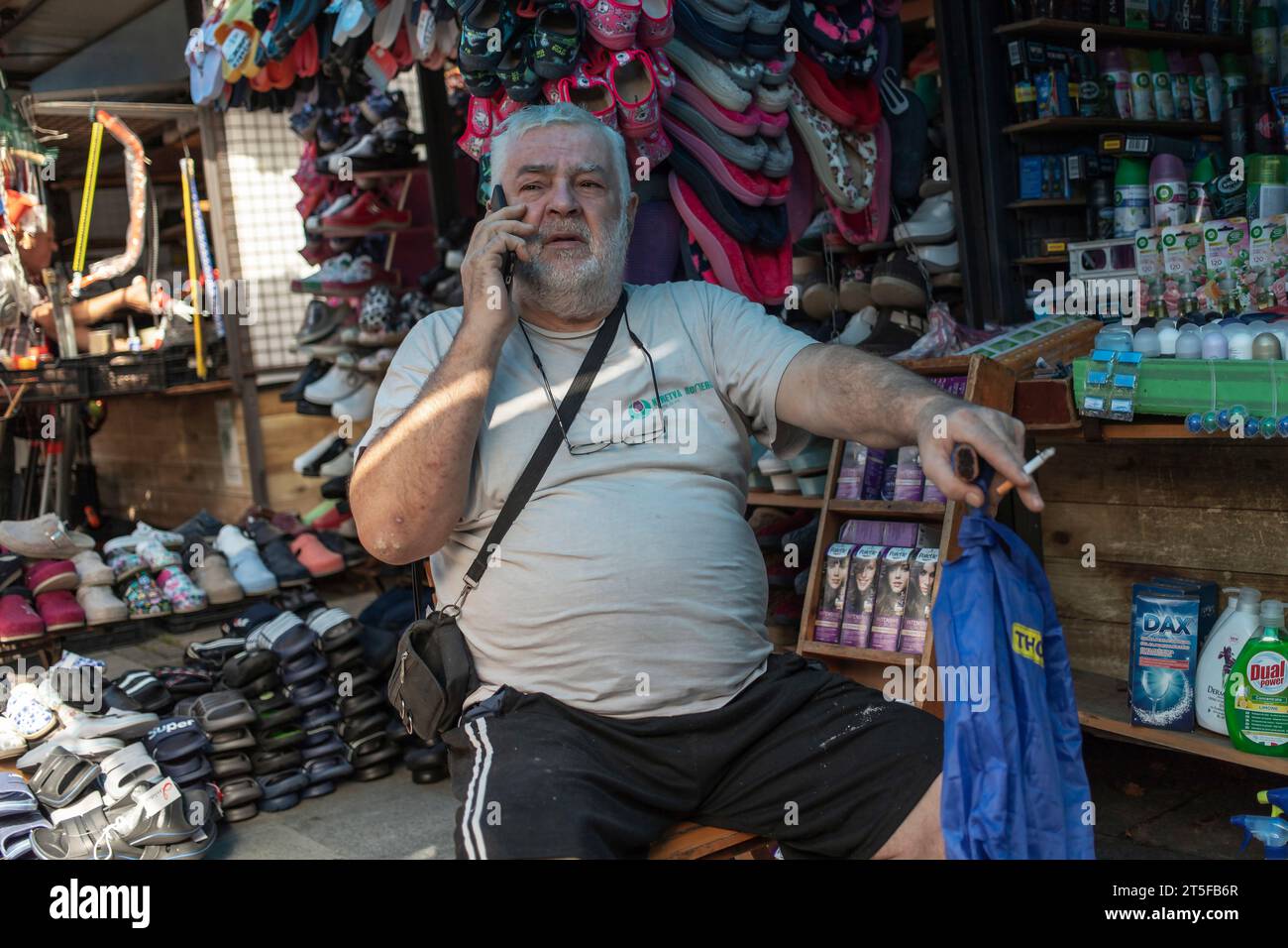 Stall market stallholder portrait hi-res stock photography and images ...