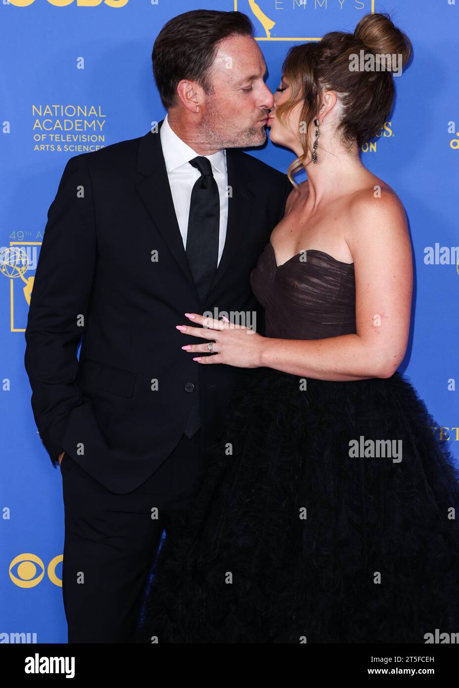File Chris Harrison Marries Fiancee Lauren Zima The Former Bachelor