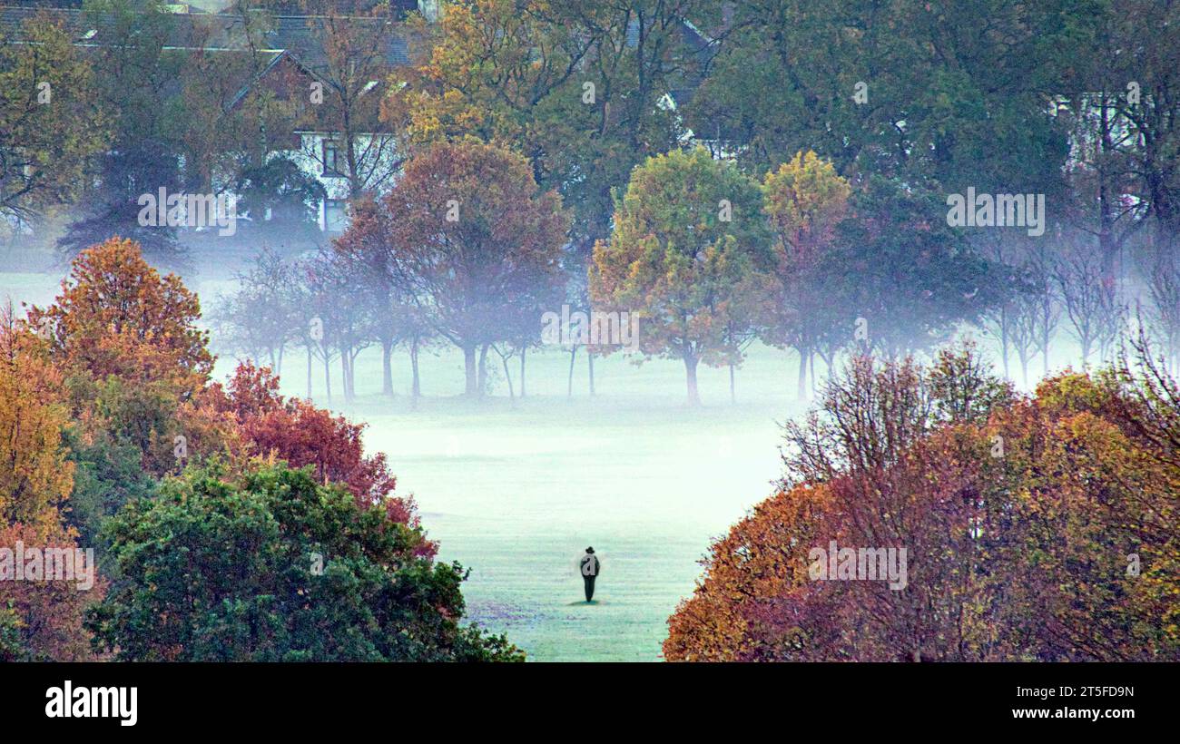 Glasgow, Scotland, UK. 5th t November, 2023. UK Weather: Low ...