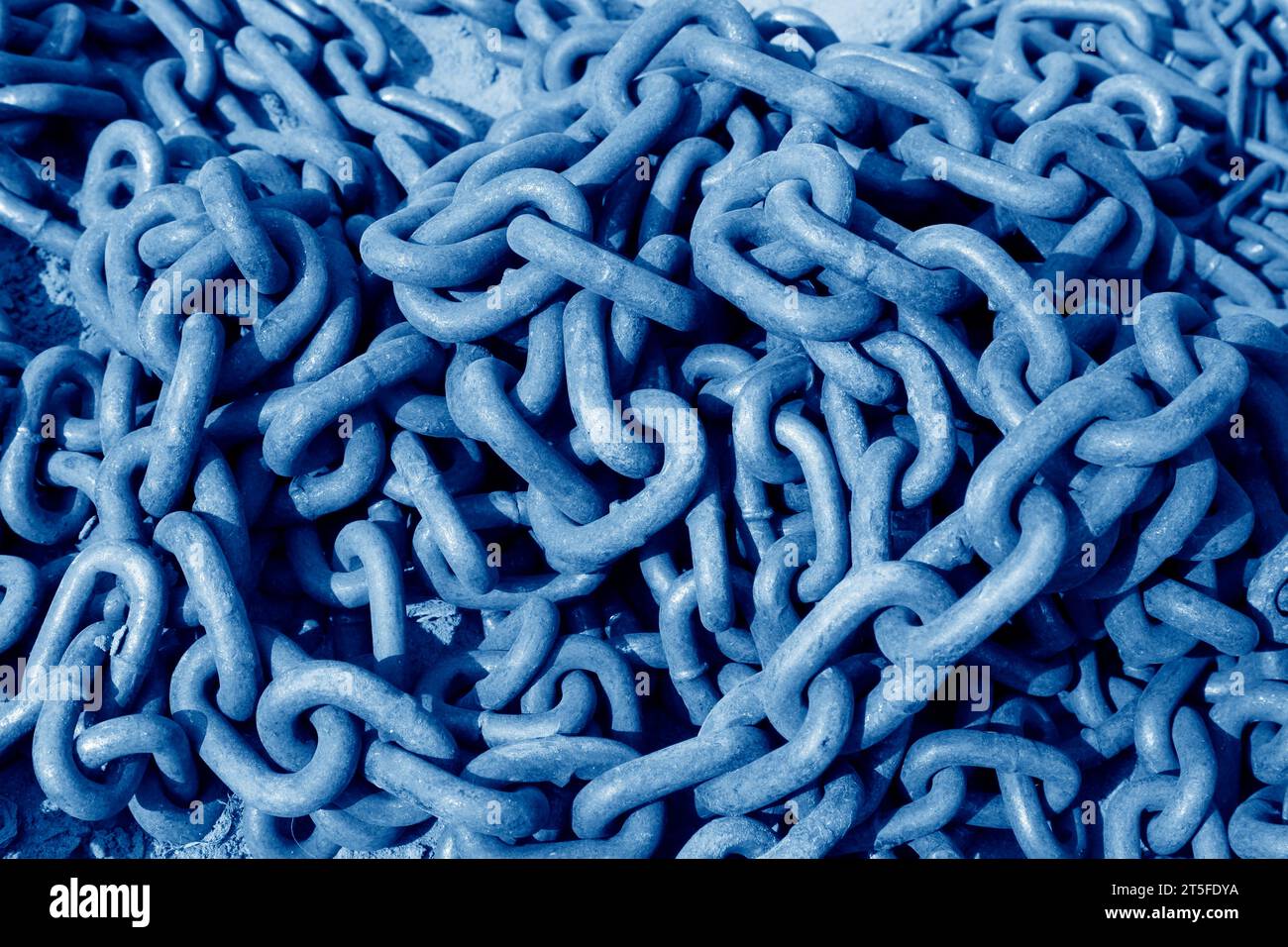 Rusting chain closeup hi-res stock photography and images - Alamy